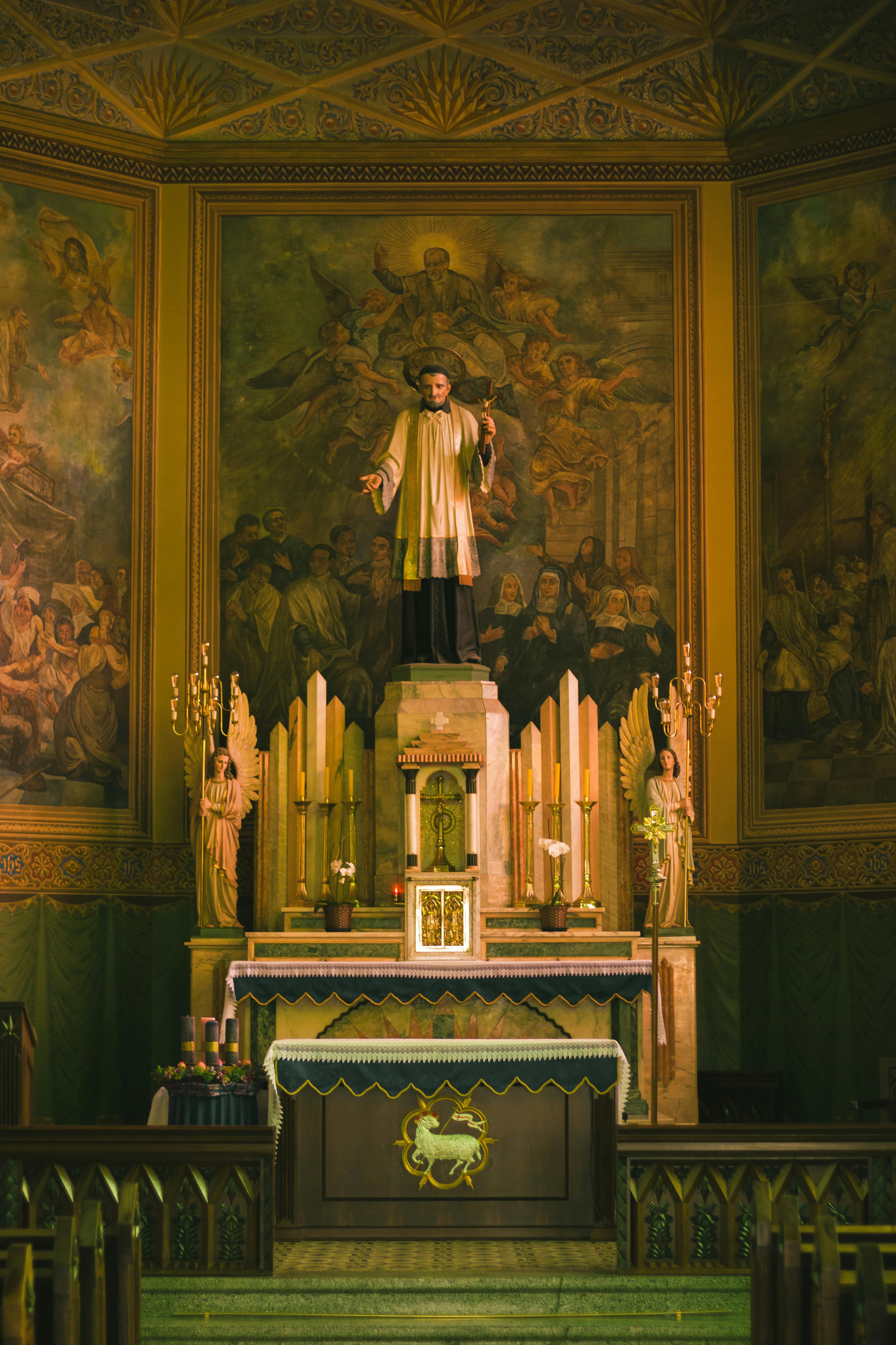 Altar in Church · Free Stock Photo