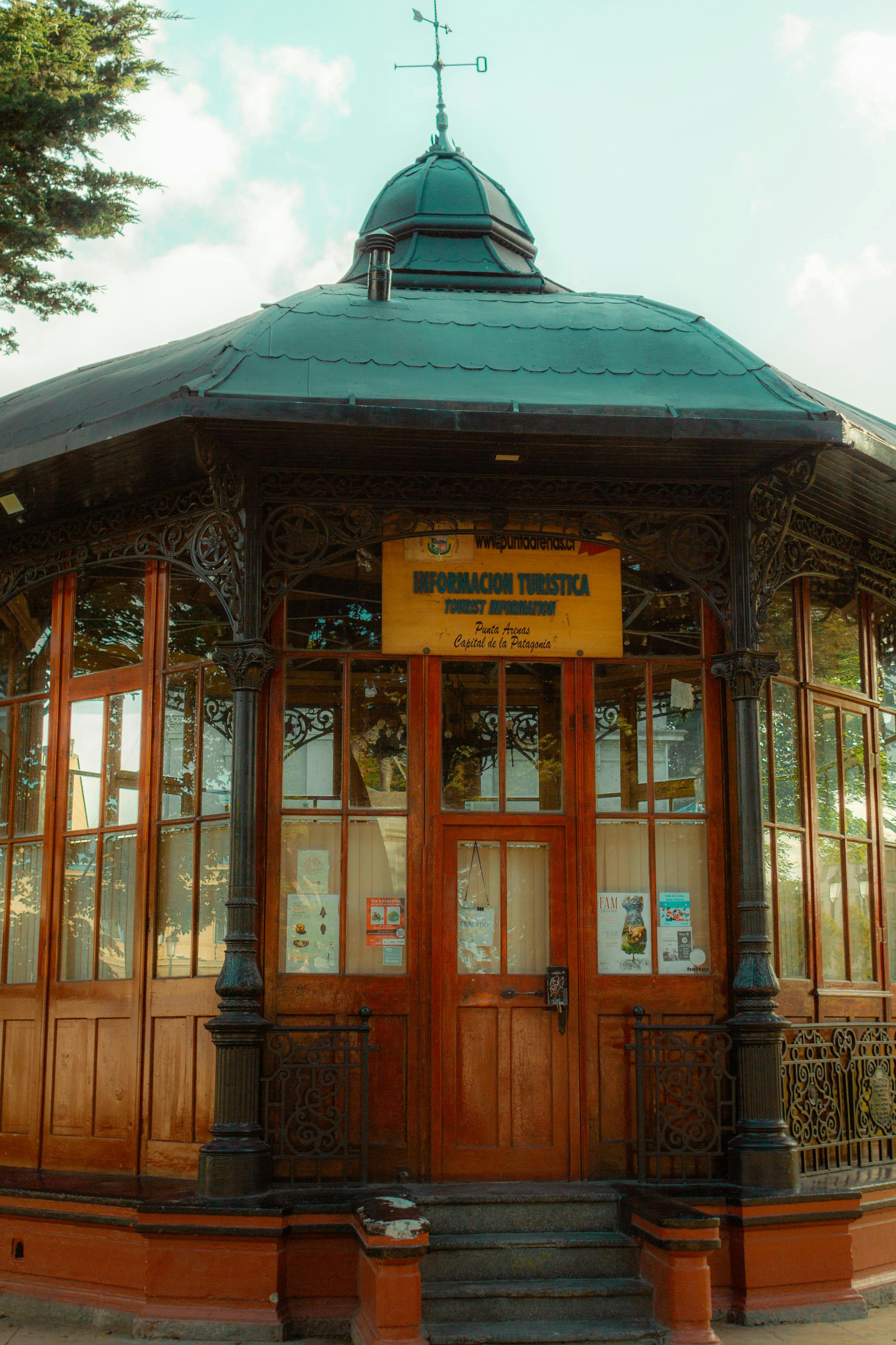 Tourist Information Booth · Free Stock Photo