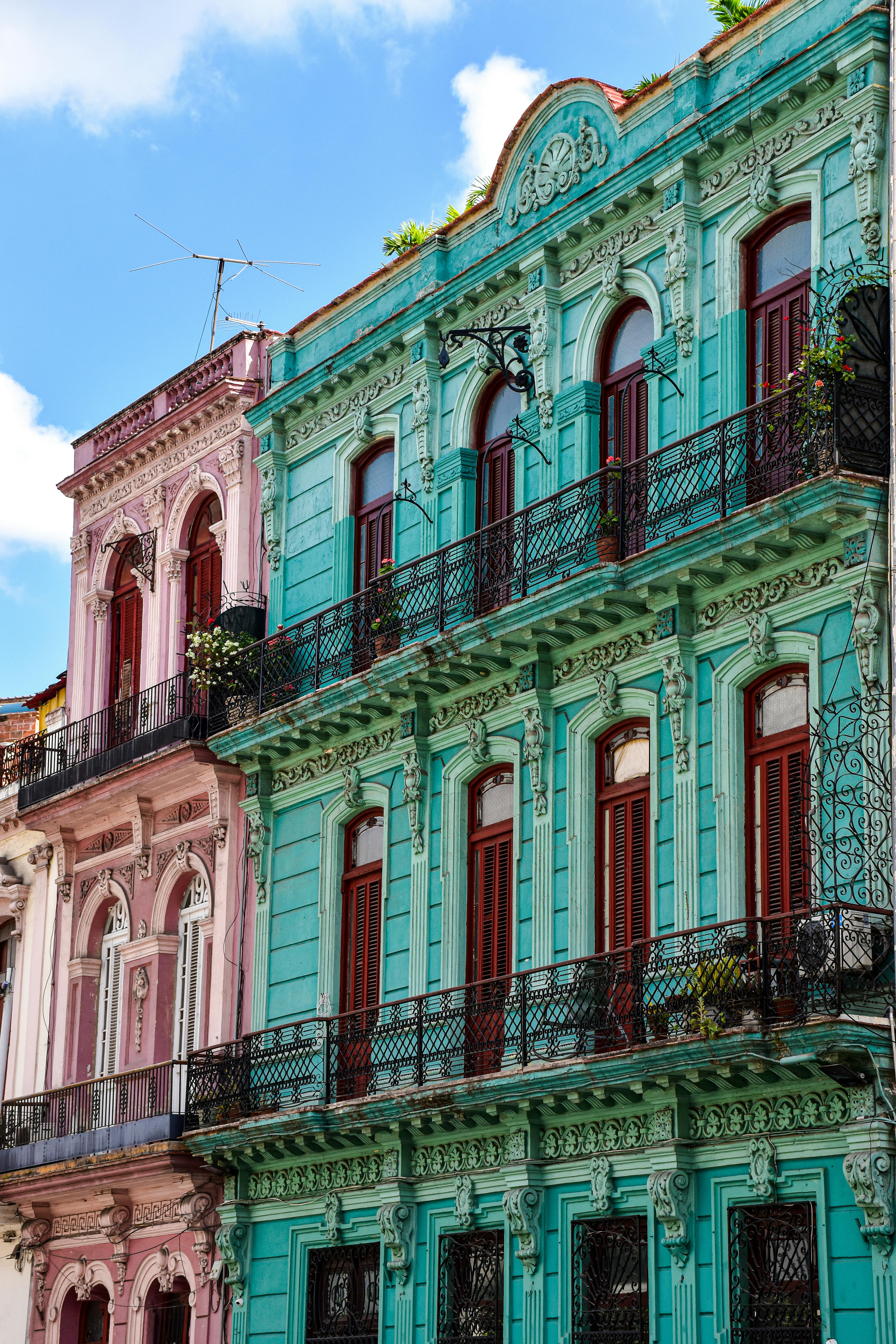 Foto de stock gratuita sobre arcos, arquitectura colonial, balcones, bloque de pisos, ciudad ...