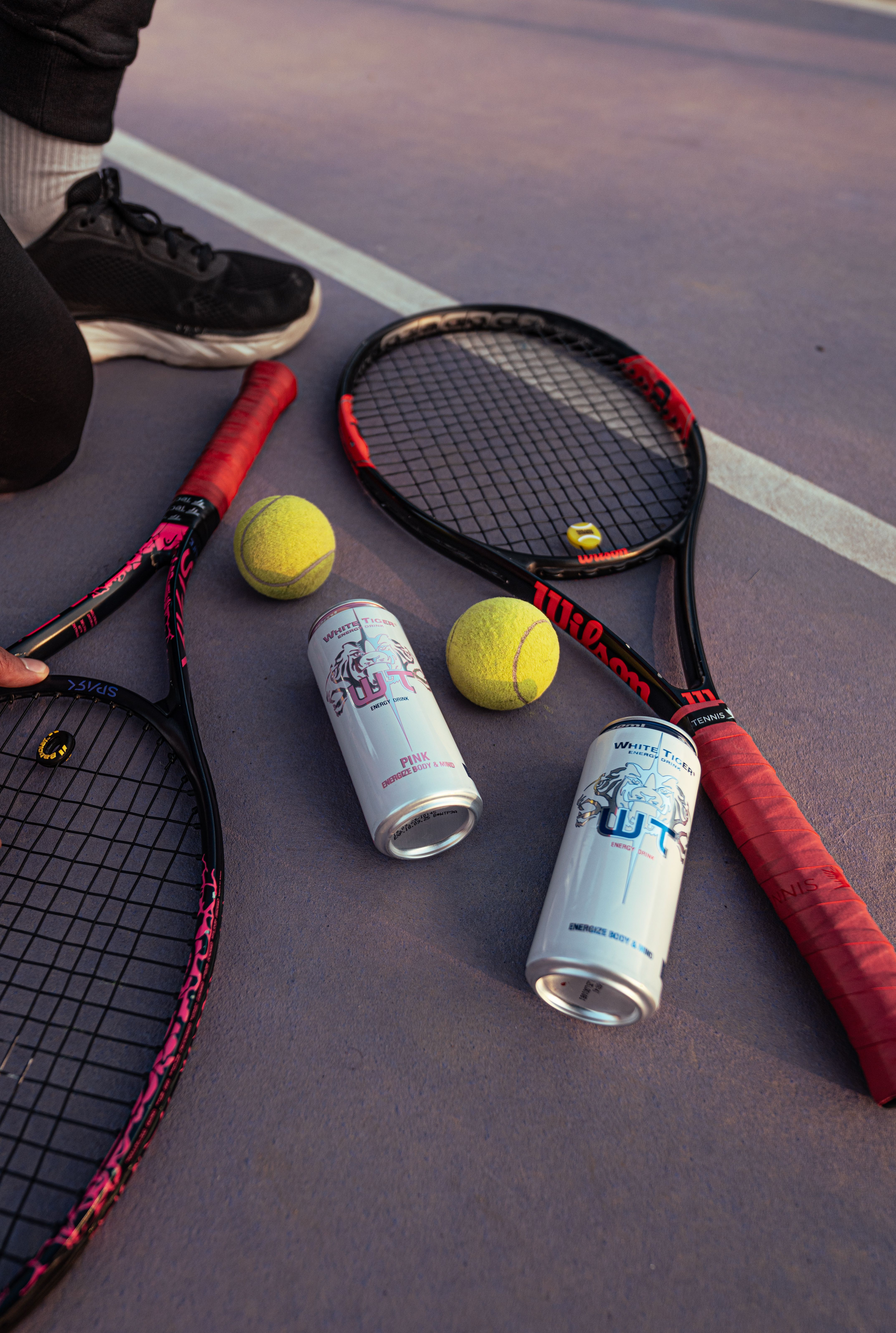 Energy Drinks, Tennis Balls and Racquet and Court · Free Stock Photo