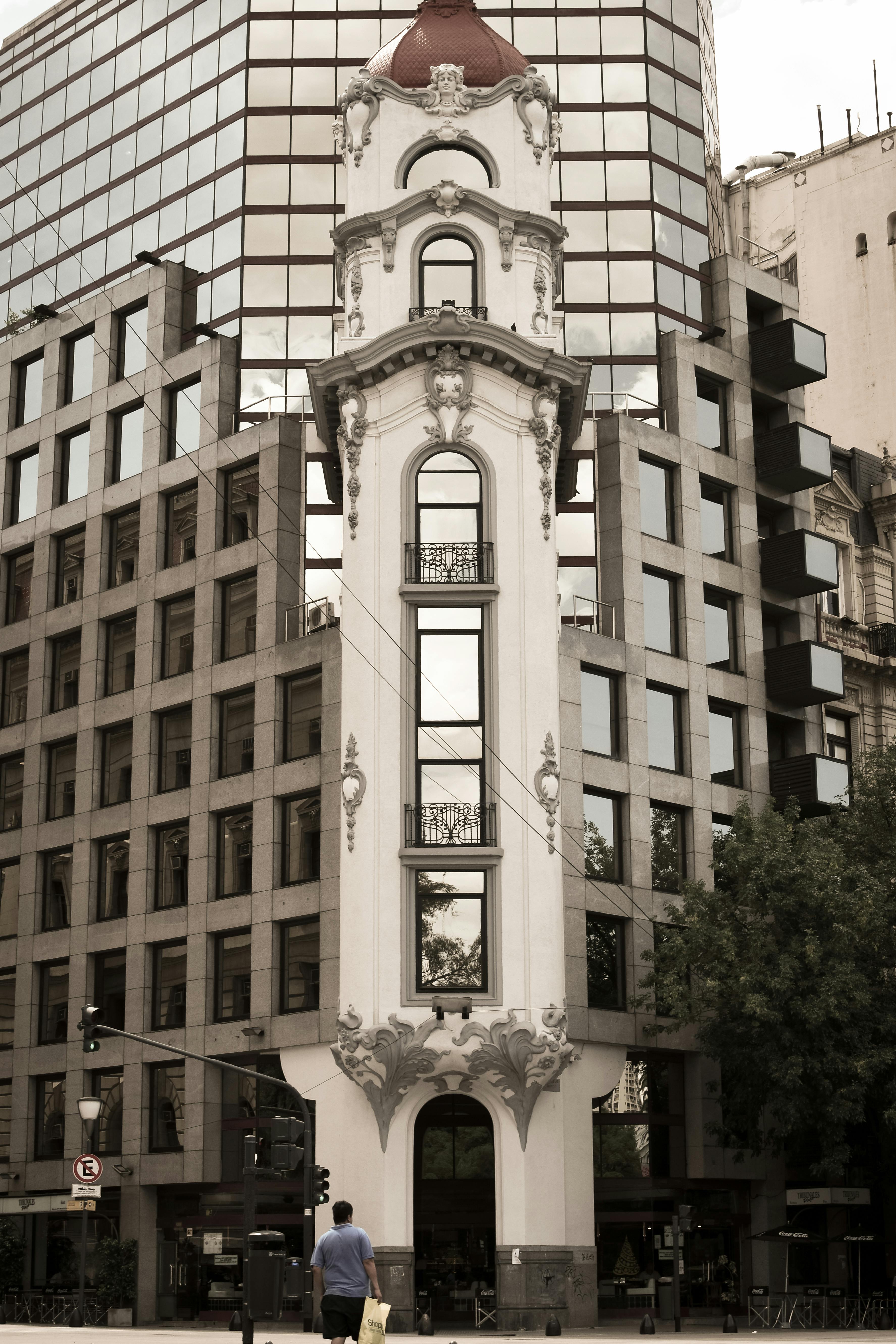 Corner of Building in City · Free Stock Photo