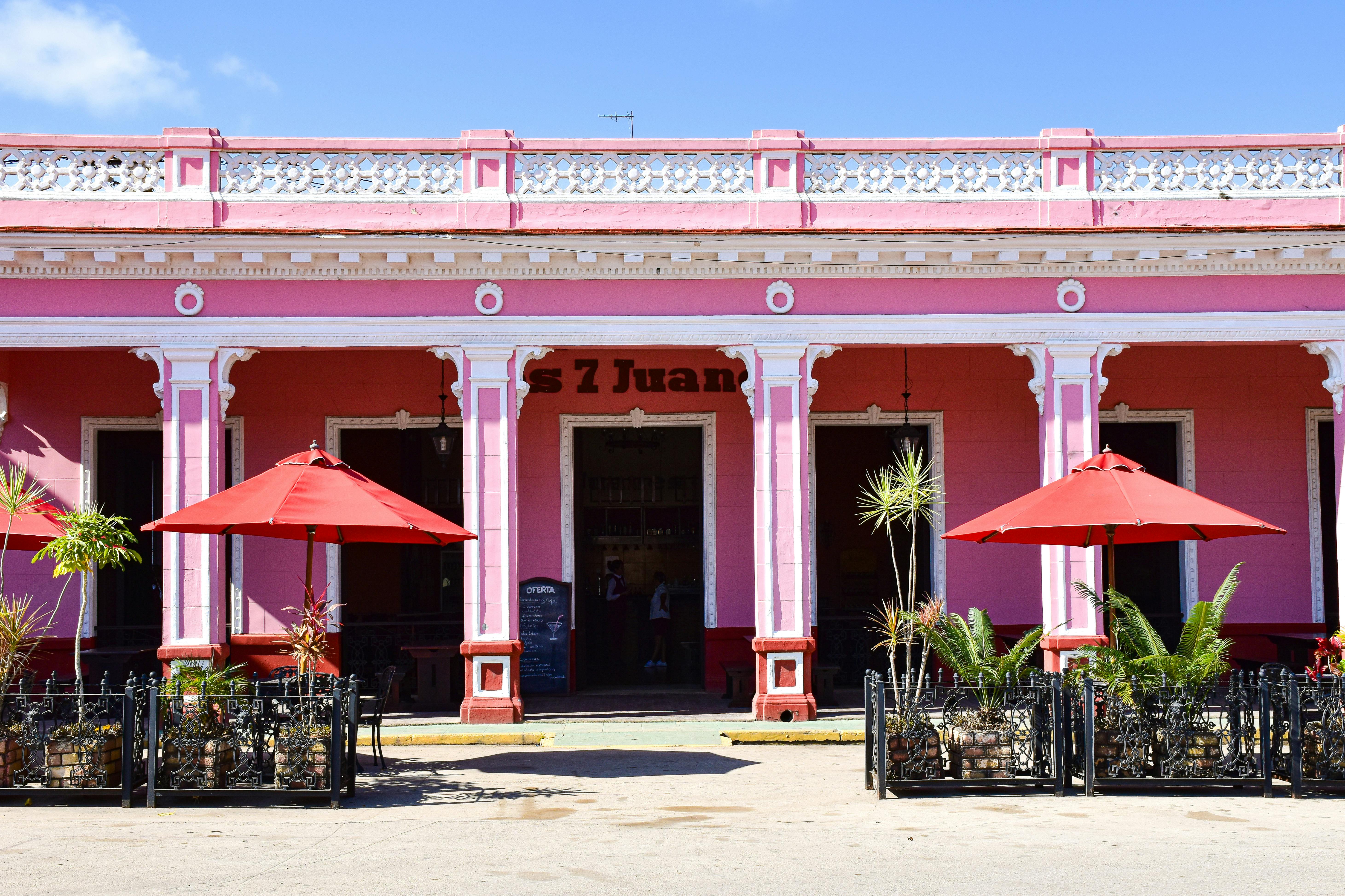 Pink Building of Restaurant in Havana · Free Stock Photo