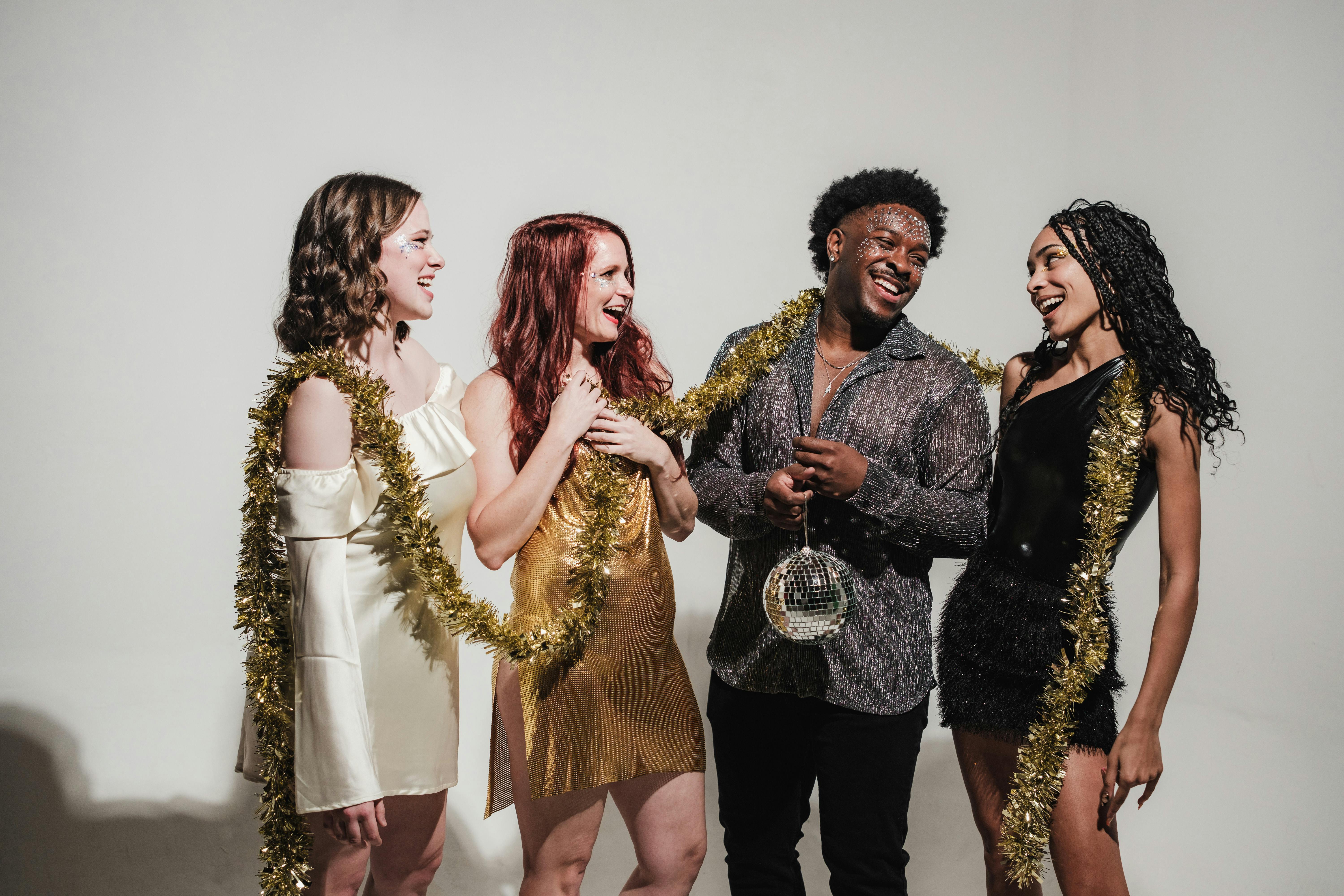 Friends Hobnobbing Photos, Download The BEST Free Friends Hobnobbing ...