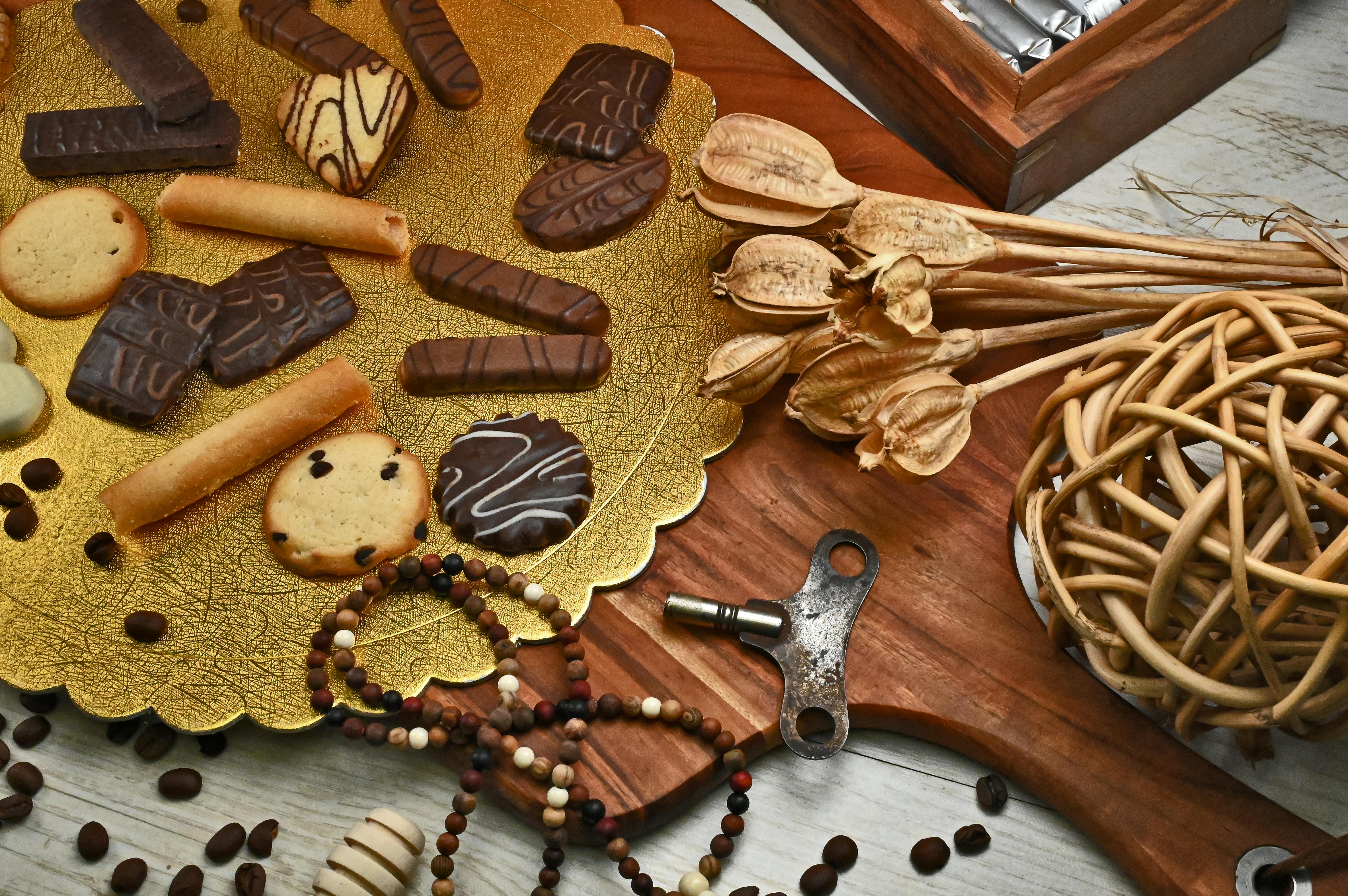 chocolate chip cookies on gilded paper · Free Stock Photo
