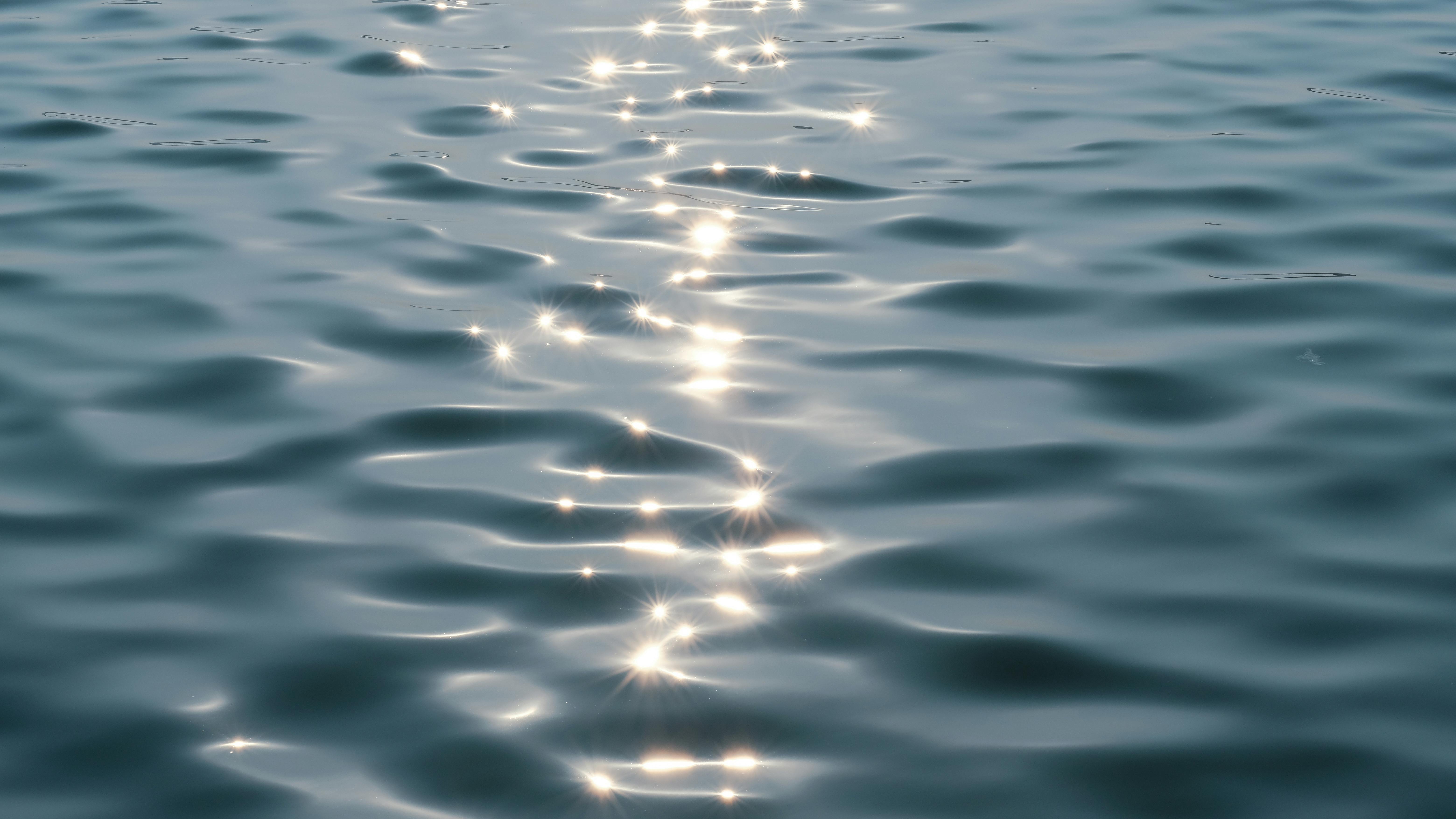 Close-up of Calm Lake Surface · Free Stock Photo