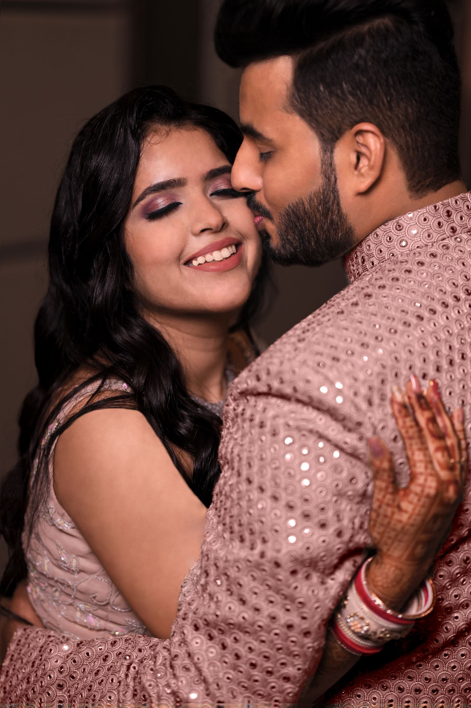 People Kissing On Cheek Photos, Download The BEST Free People Kissing ...