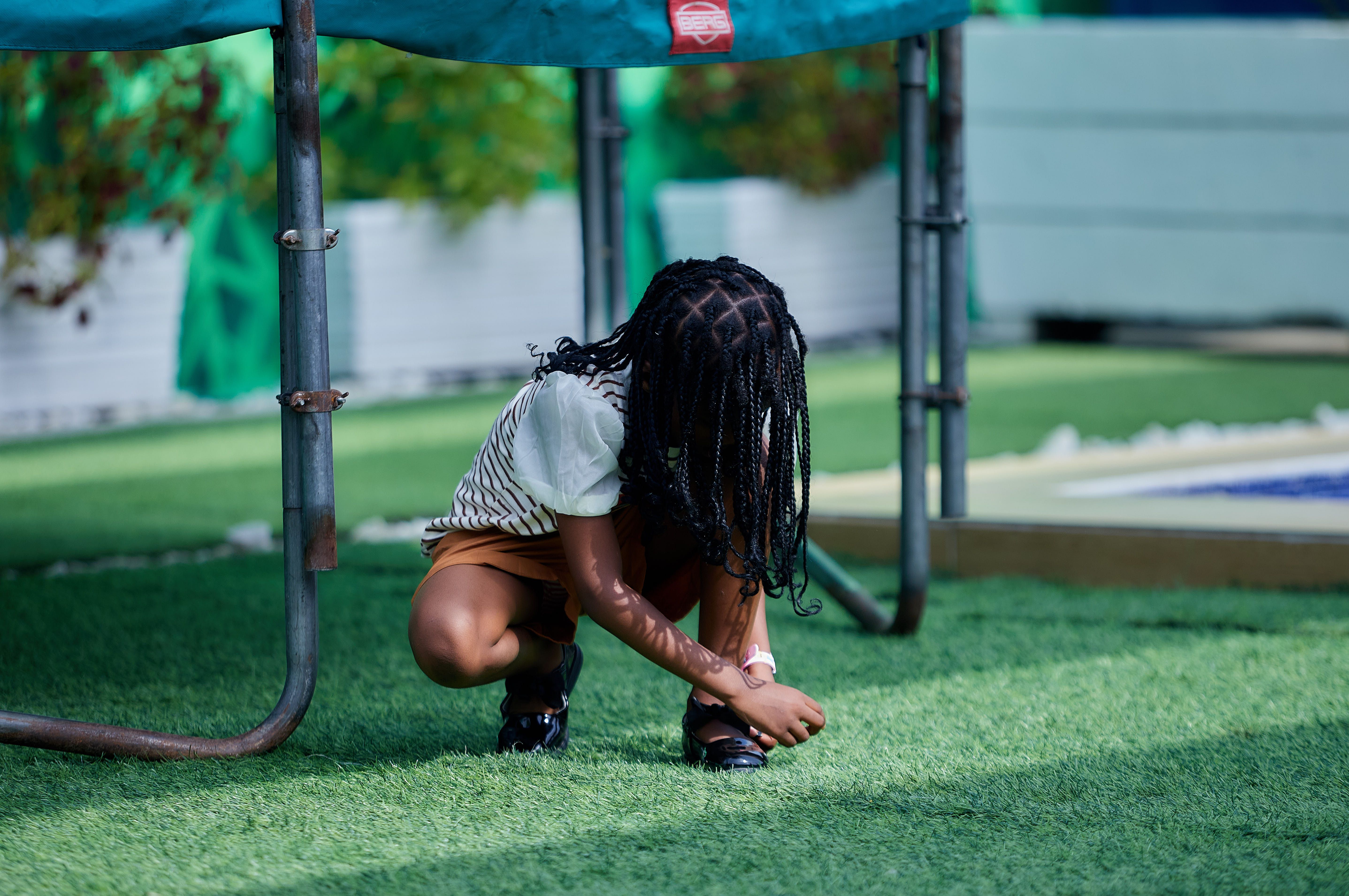 Girl Crouching Photos, Download The BEST Free Girl Crouching Stock ...