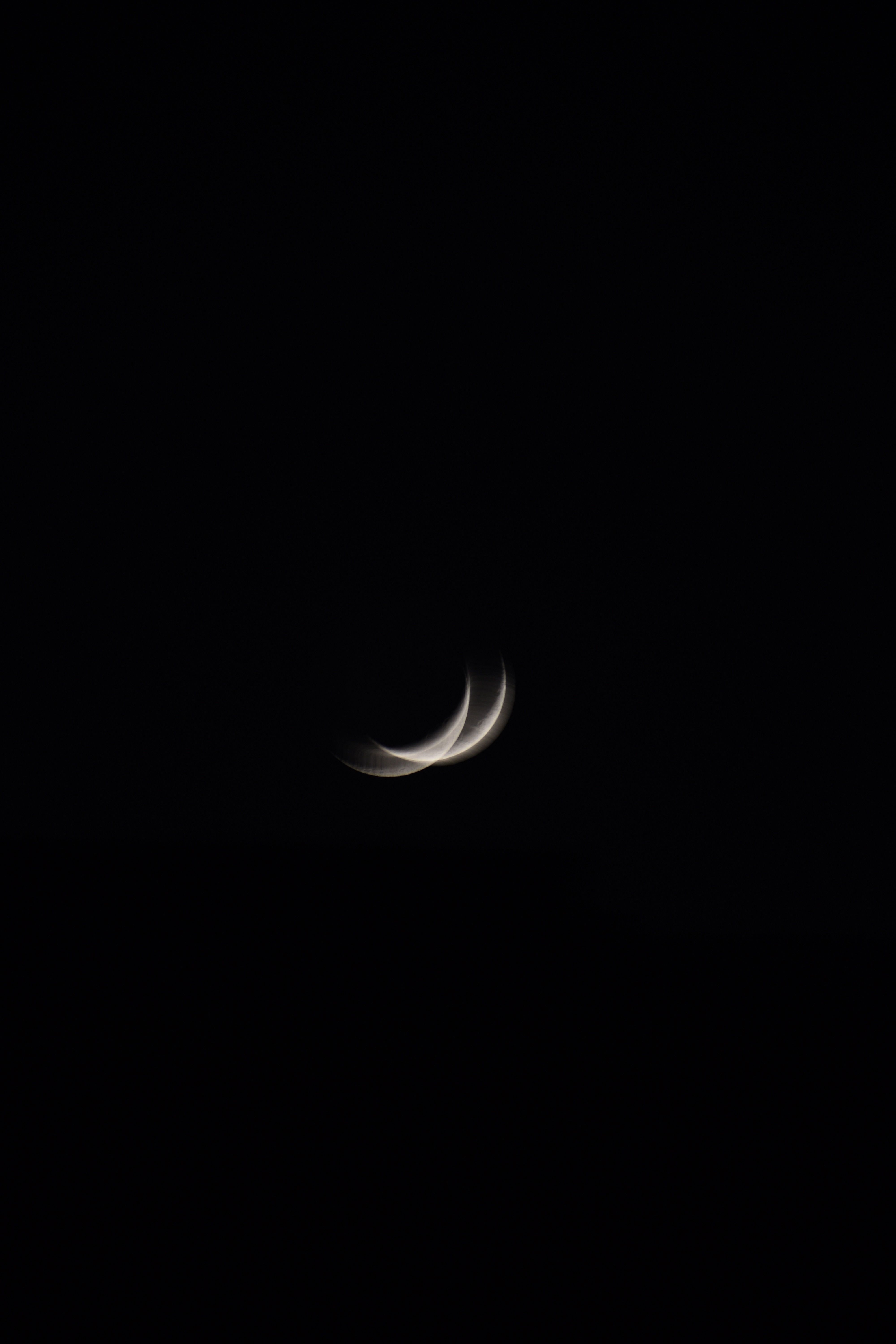 Blurred Crescent Moon in Night Sky · Free Stock Photo