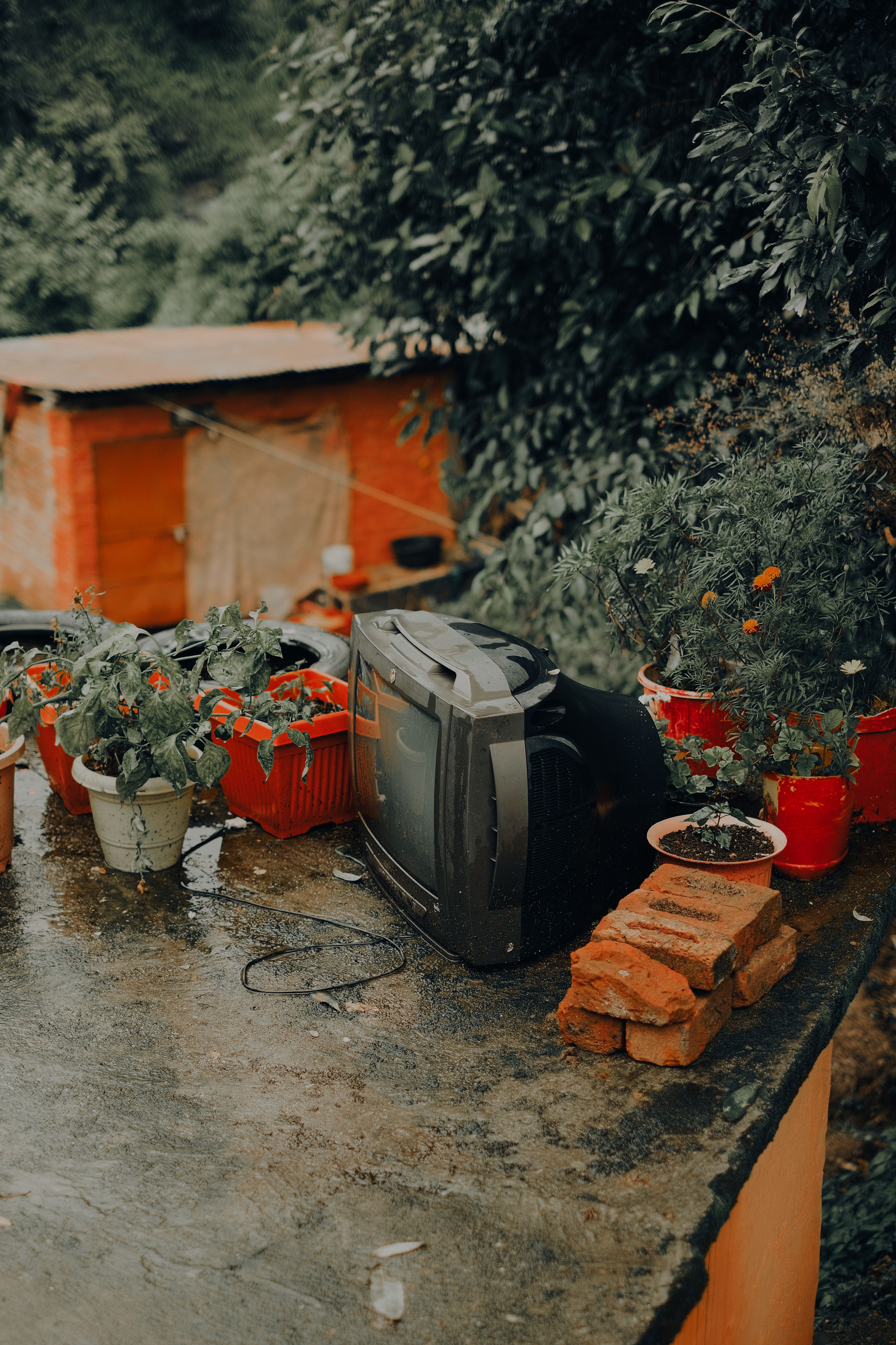Old TV on the Terrace · Free Stock Photo