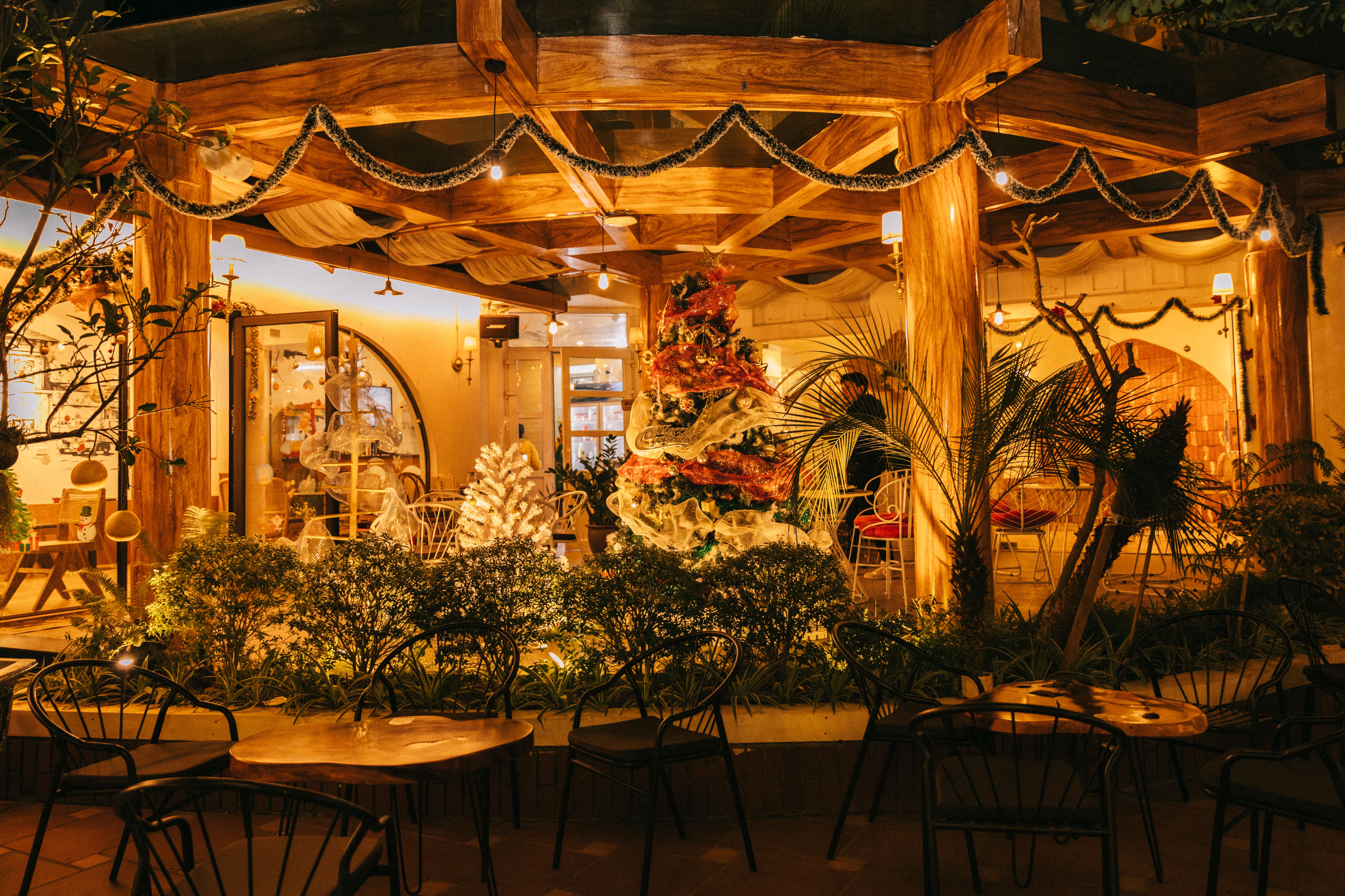 Christmas Decoration in Restaurant · Free Stock Photo