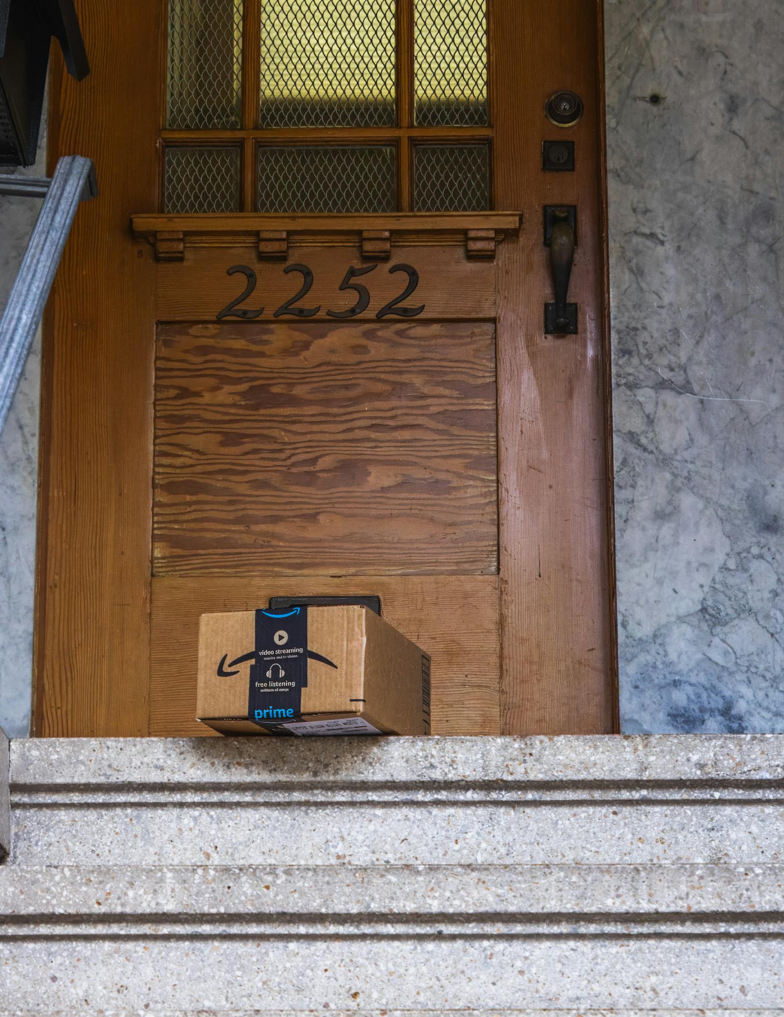 Package Delivery Doorstep Photos, Download The BEST Free Package ...