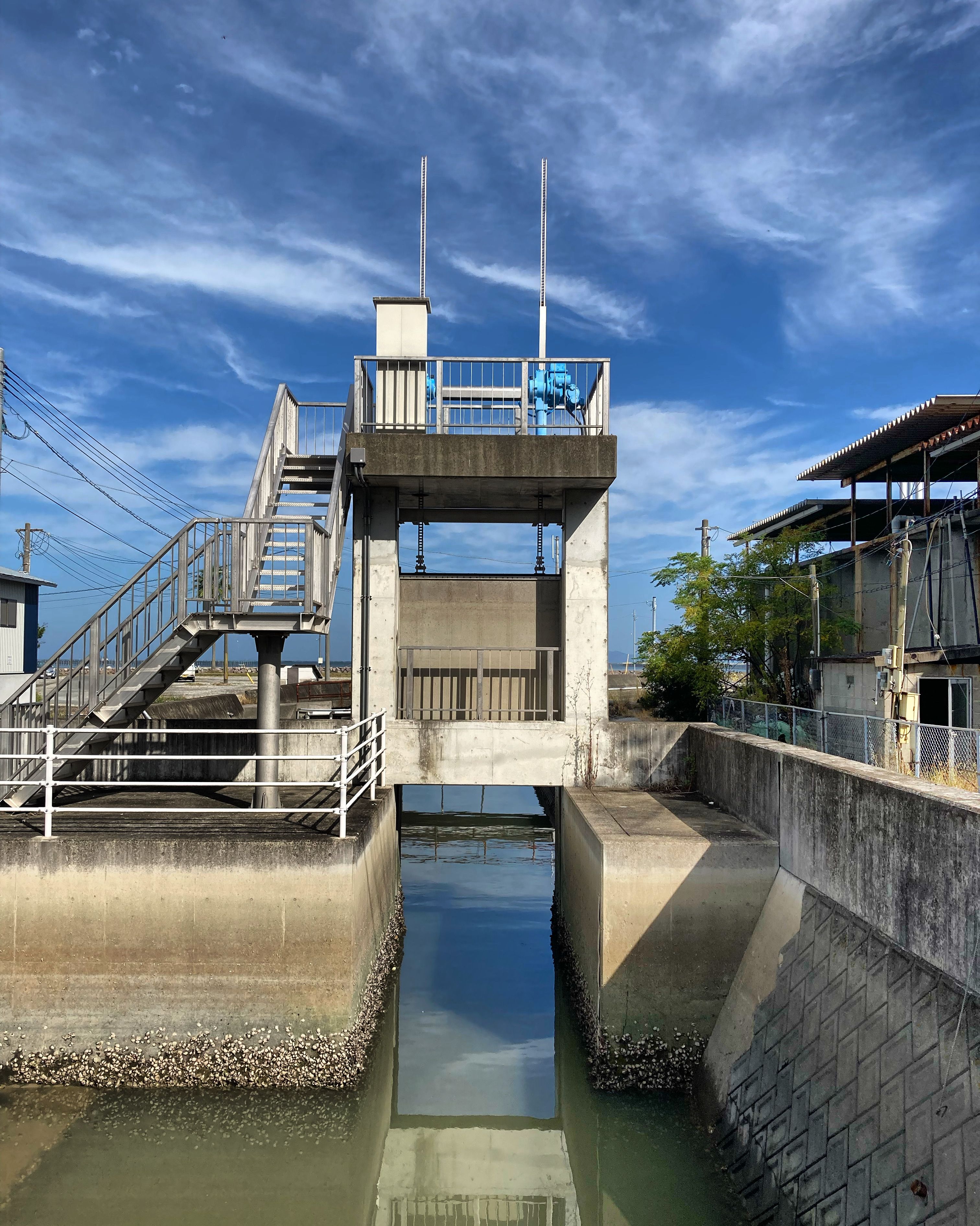 View of a Concrete Tower with Railing over a Reservoir · Free Stock Photo