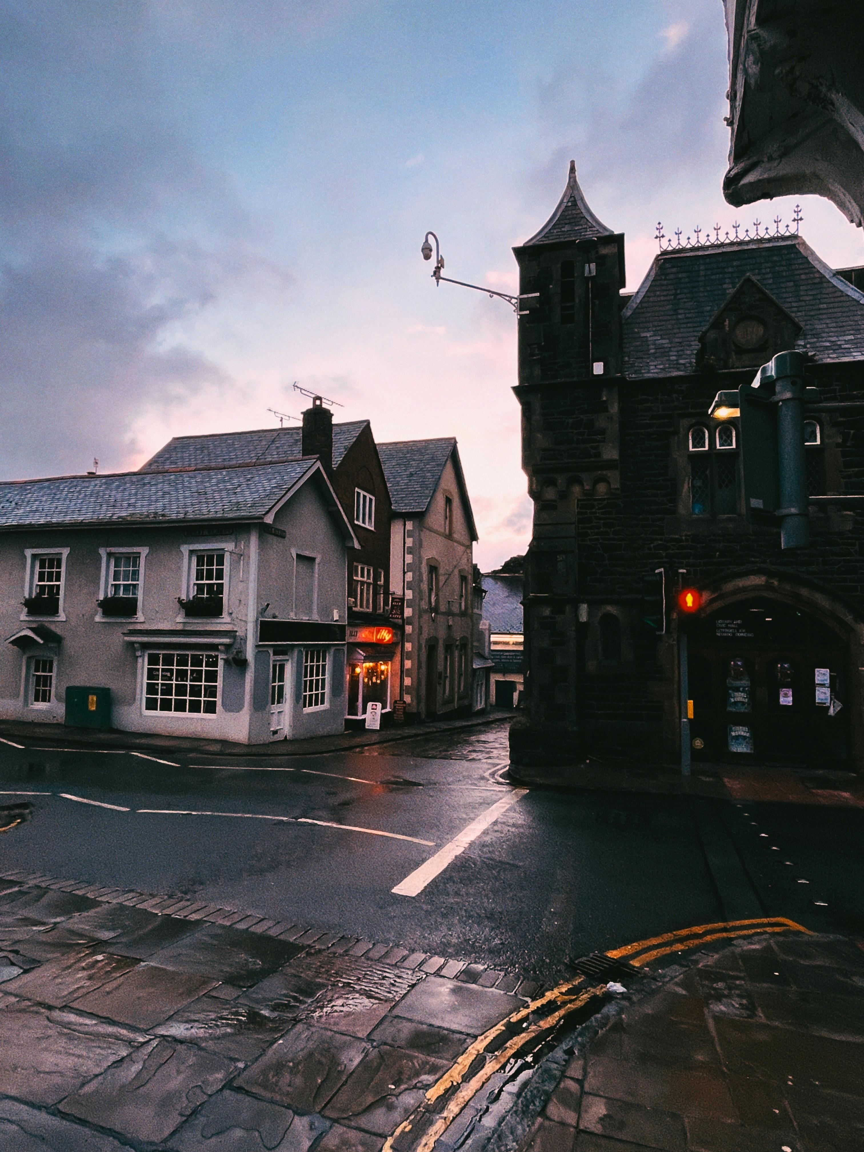 Narrow Alley in Edinburgh · Free Stock Photo