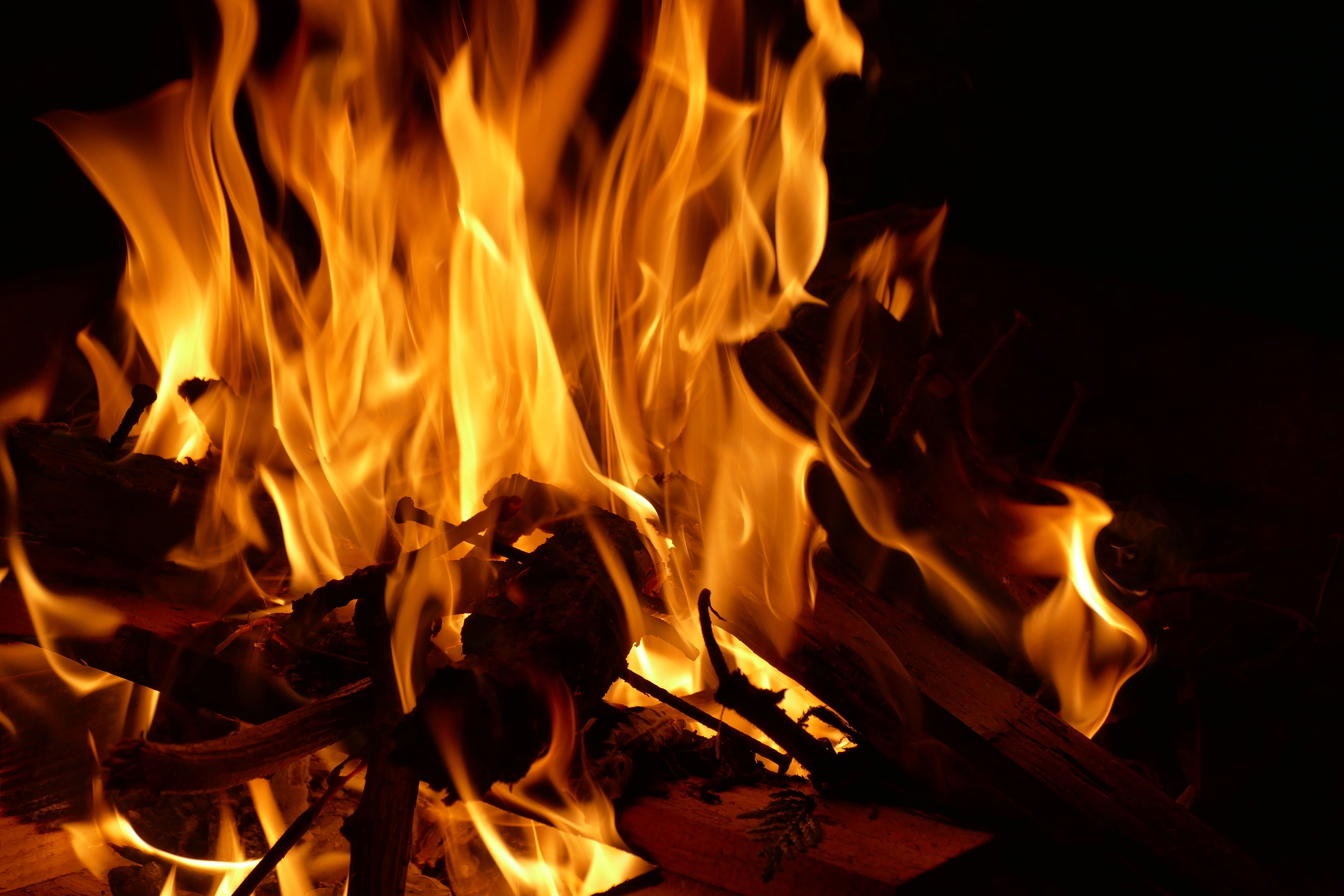 Bonfire during Nightime · Free Stock Photo