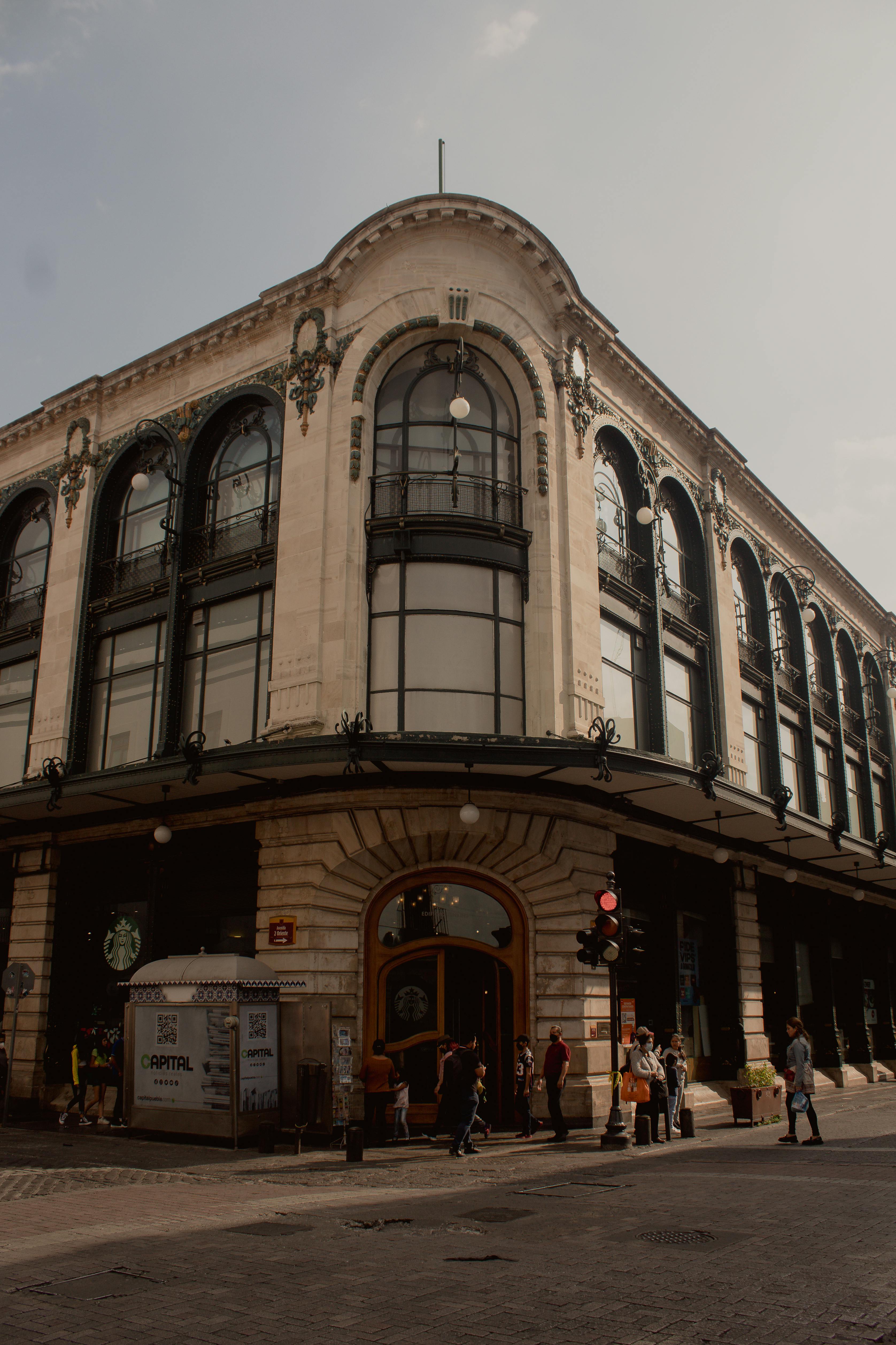 Facade of the Edificio Jenkins Restaurant in Puebla, Mexico · Free ...