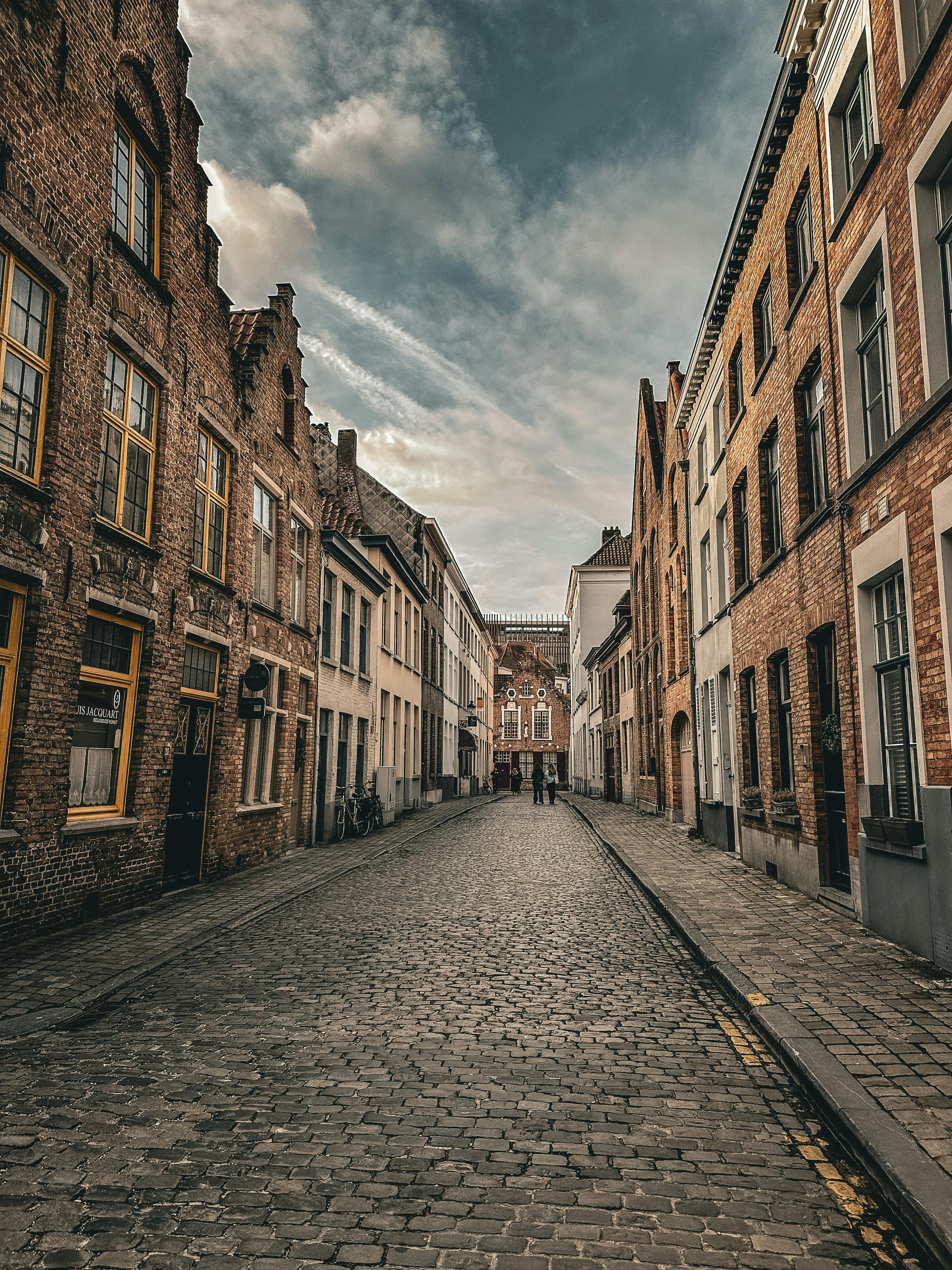 Traditional Alley in Belgium · Free Stock Photo