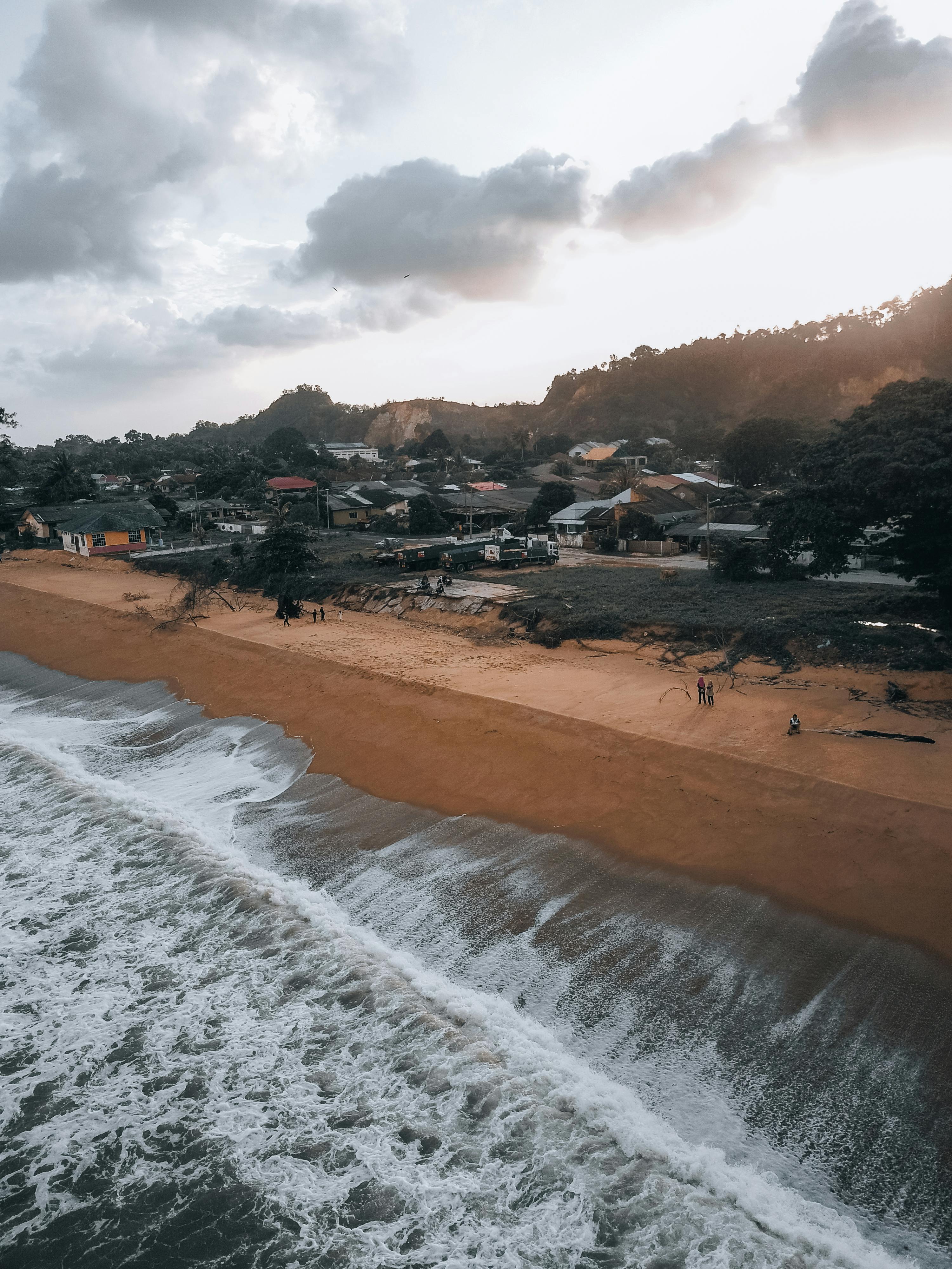 Majestic Waves Crashing on Beach · Free Stock Photo