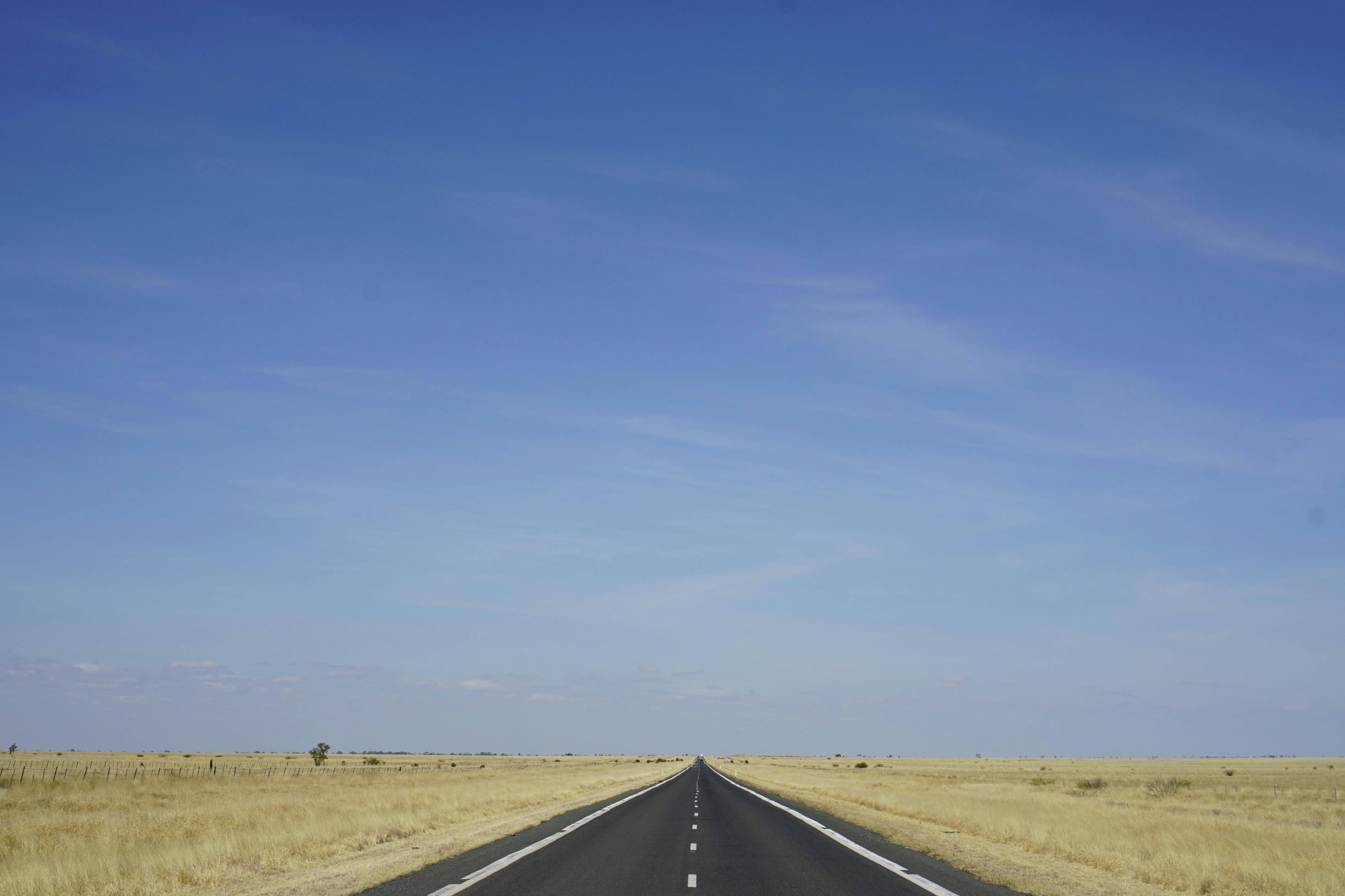 Road Into Horizon · Free Stock Photo