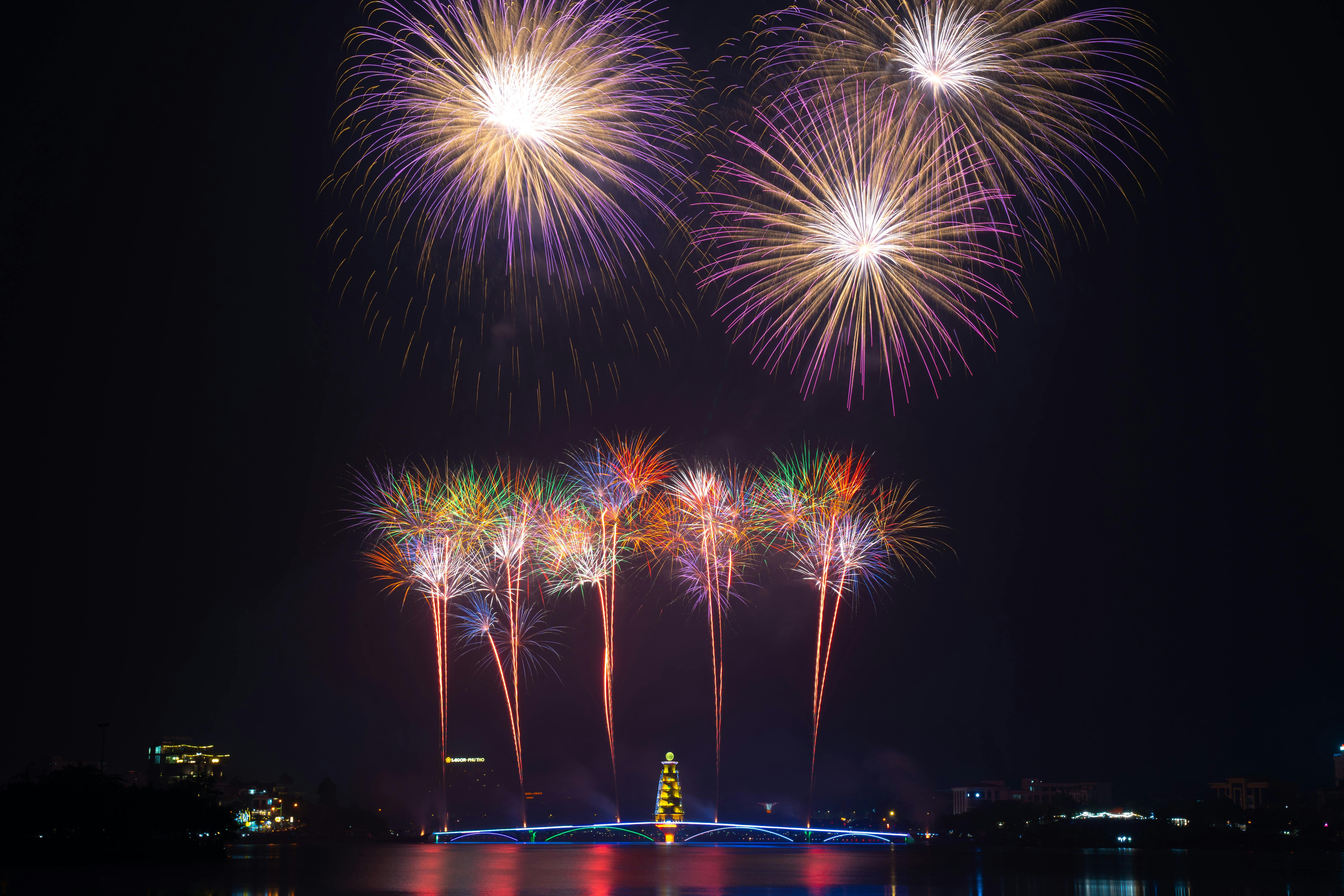 Fireworks Display · Free Stock Photo