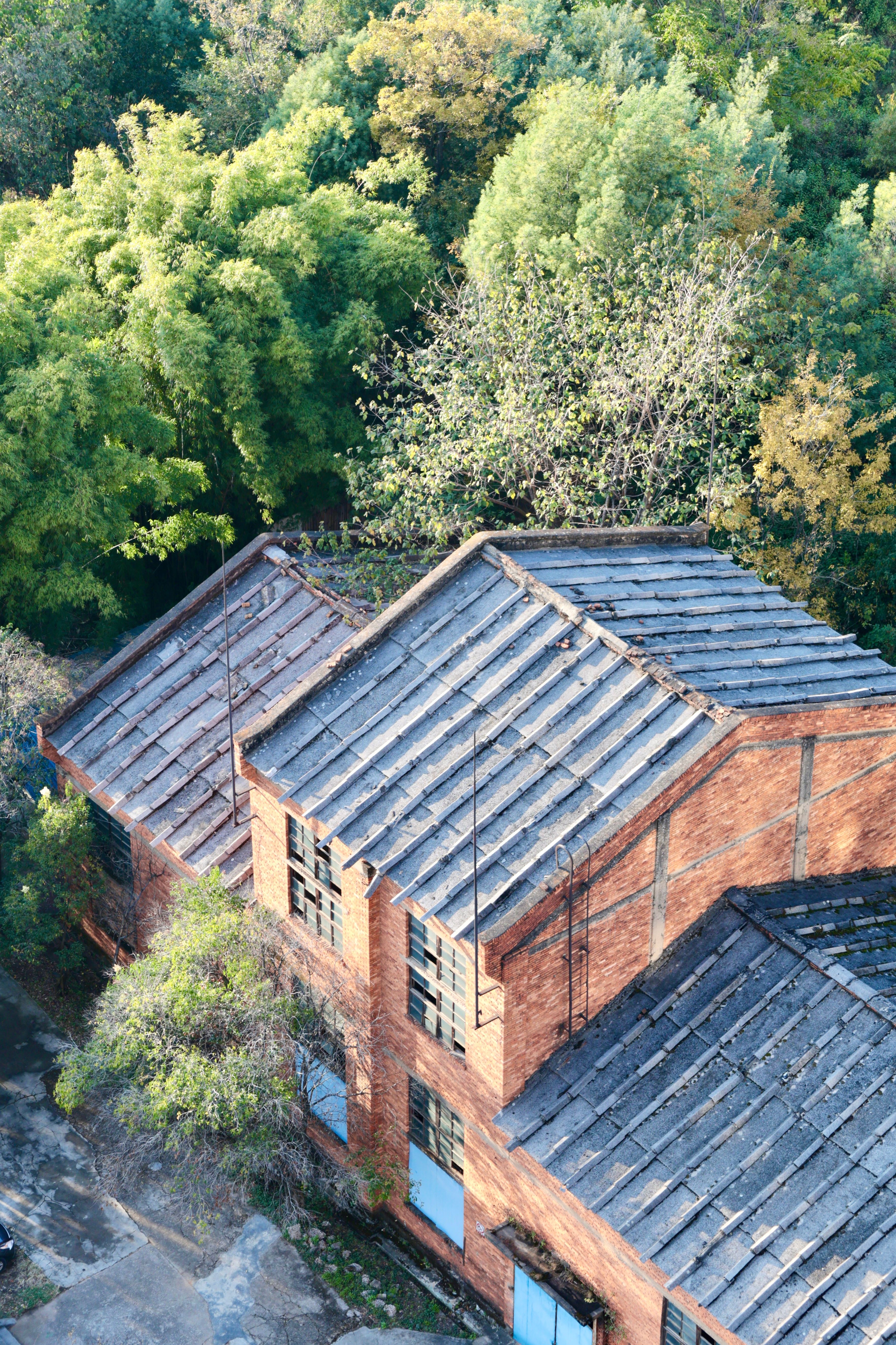 Aerial Footage of an Old Manufacturing Plant · Free Stock Photo