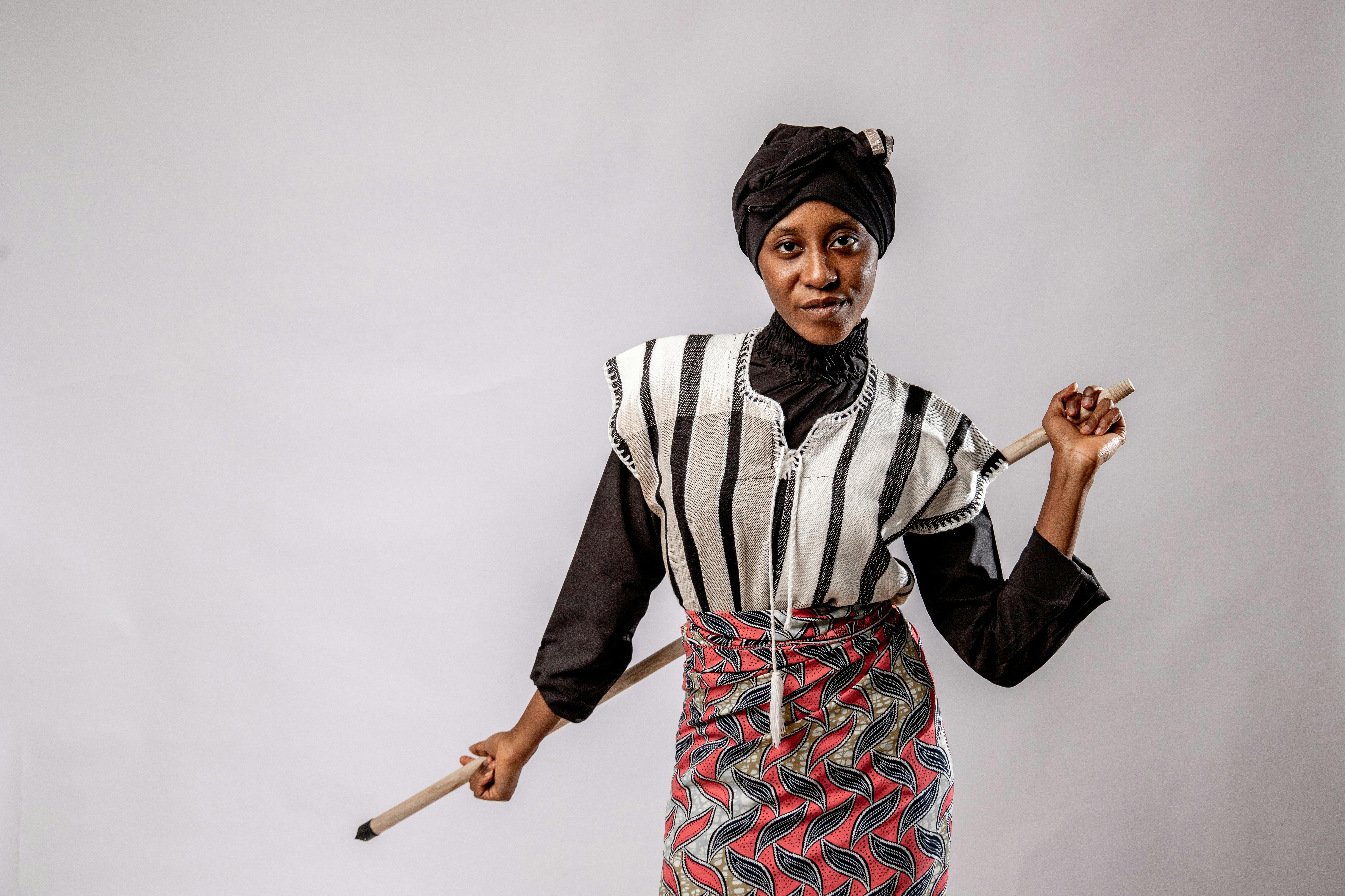 Kandyan Costumes: Nilame Kit and Nilame Andum, Traditional Dress of Sri ...