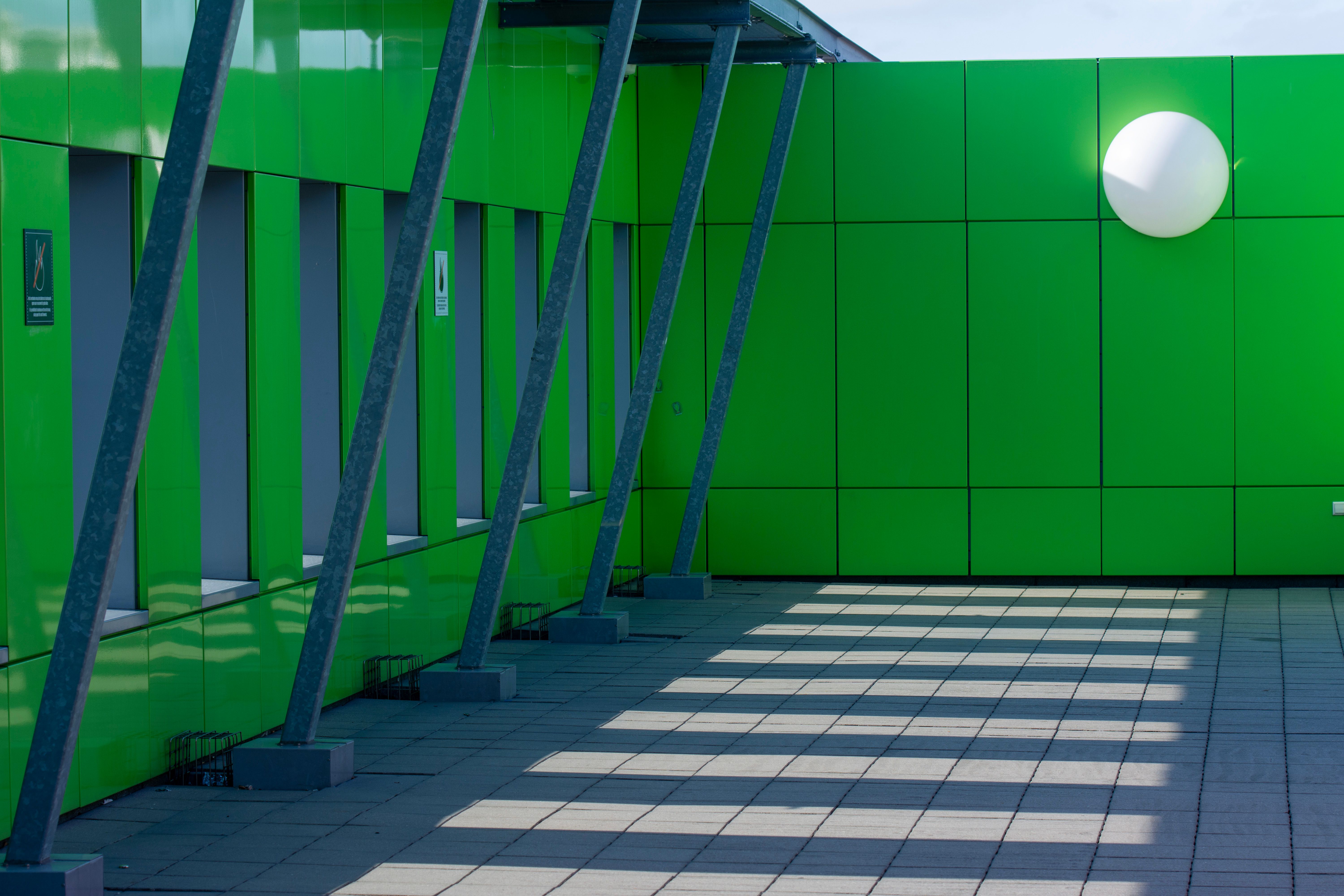 Green Building Wall · Free Stock Photo