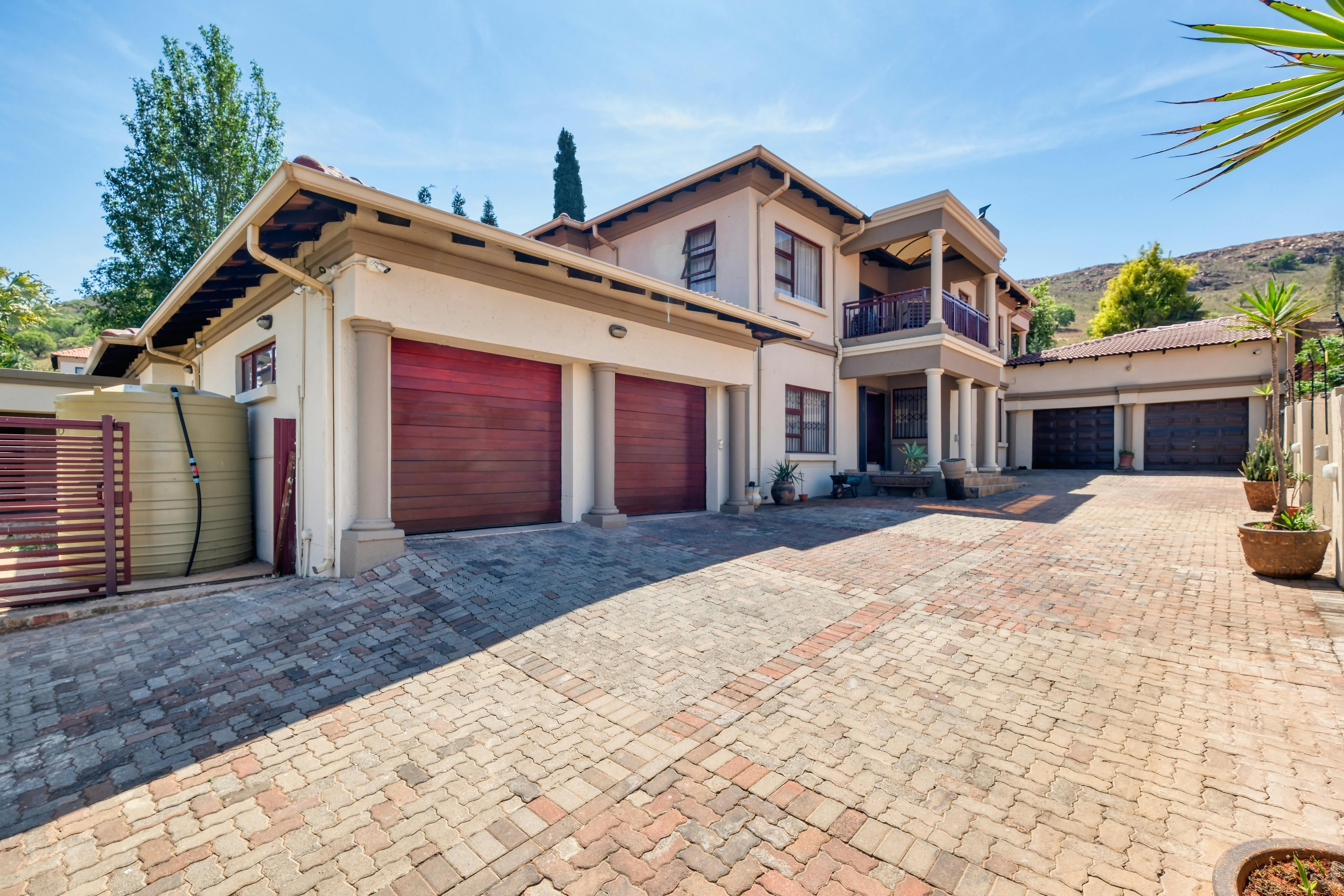 BIGG House · Free Stock Photo