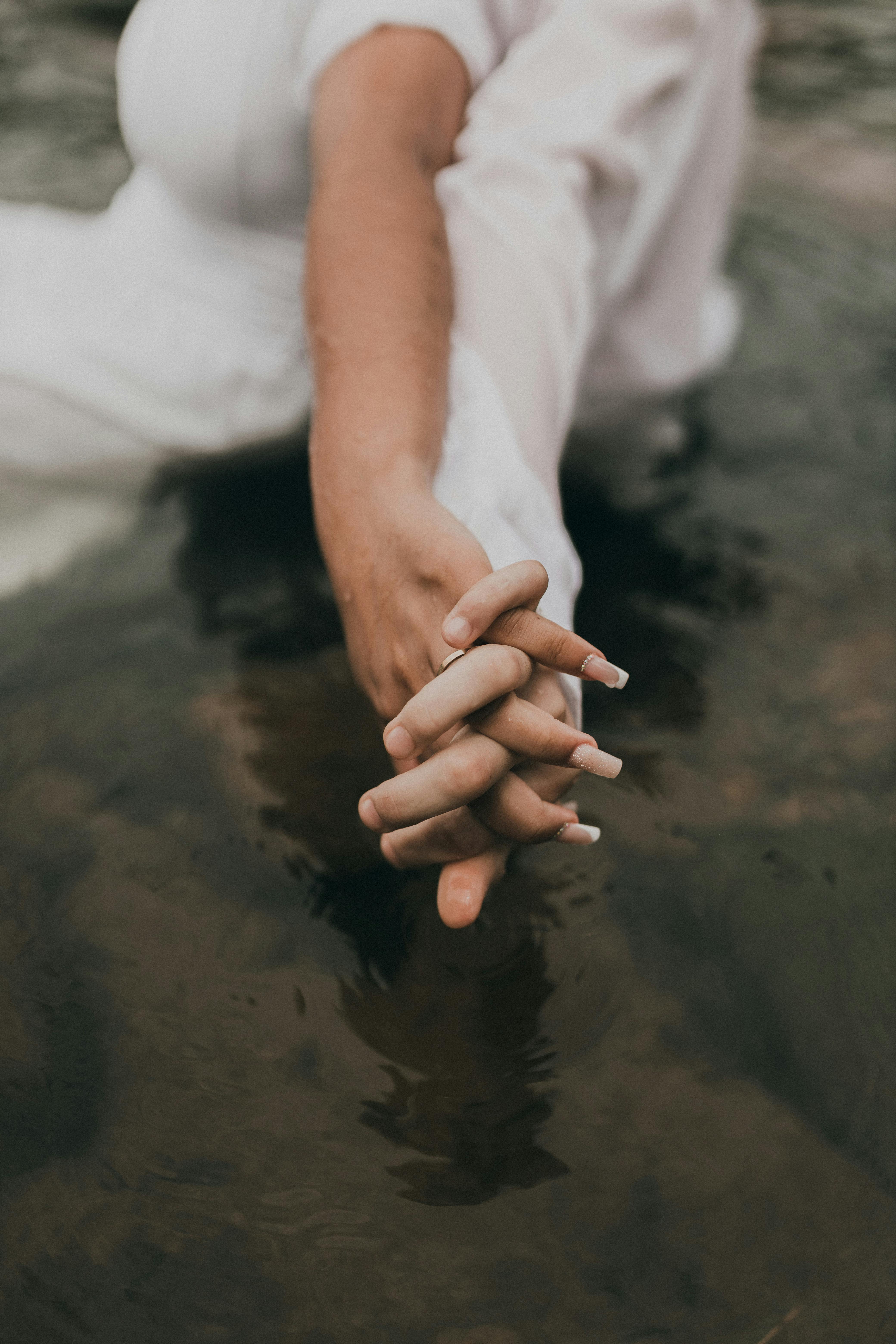 Hands Holding Photos, Download The BEST Free Hands Holding Stock Photos ...