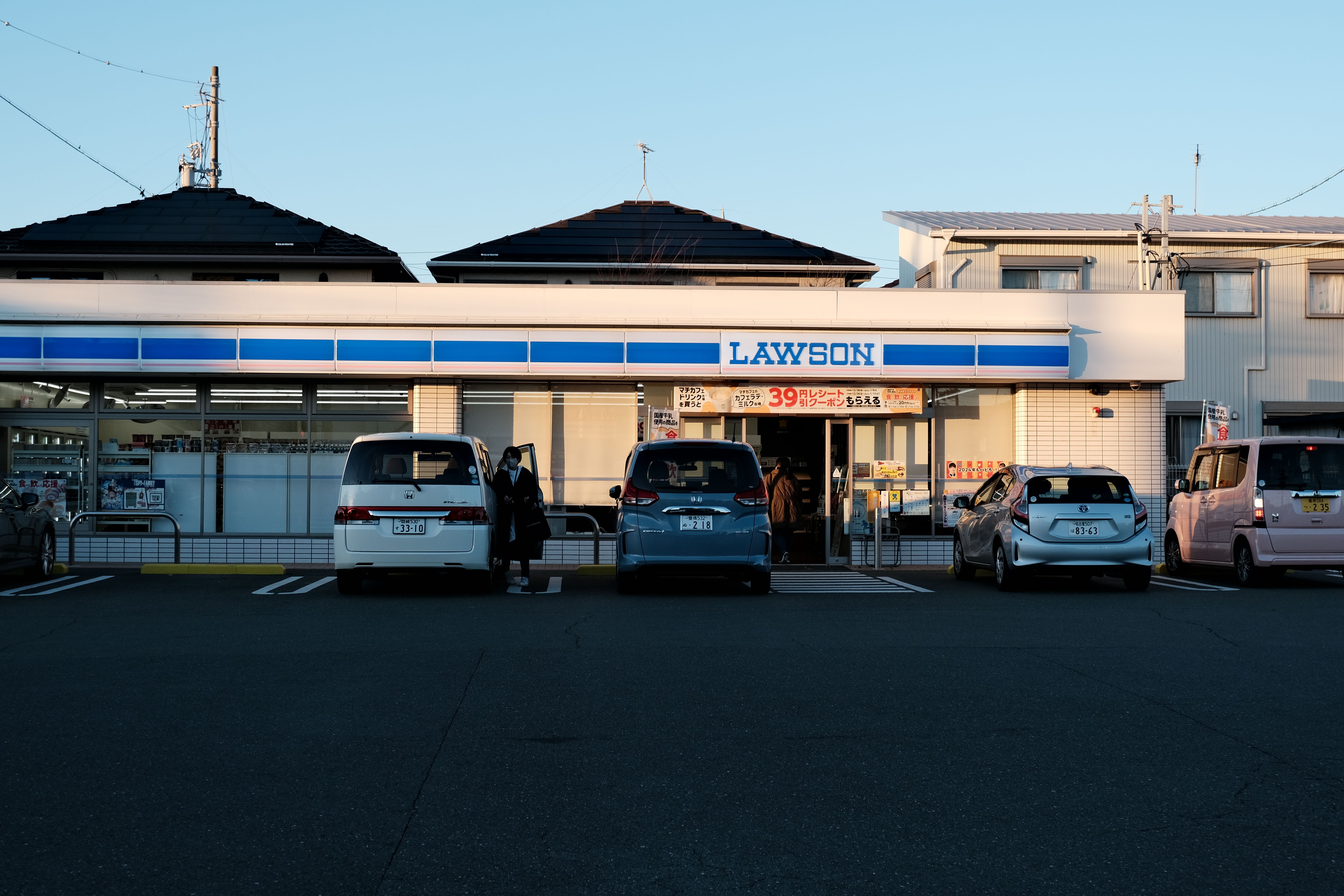 Cars in Front of a Grocery Store · Free Stock Photo