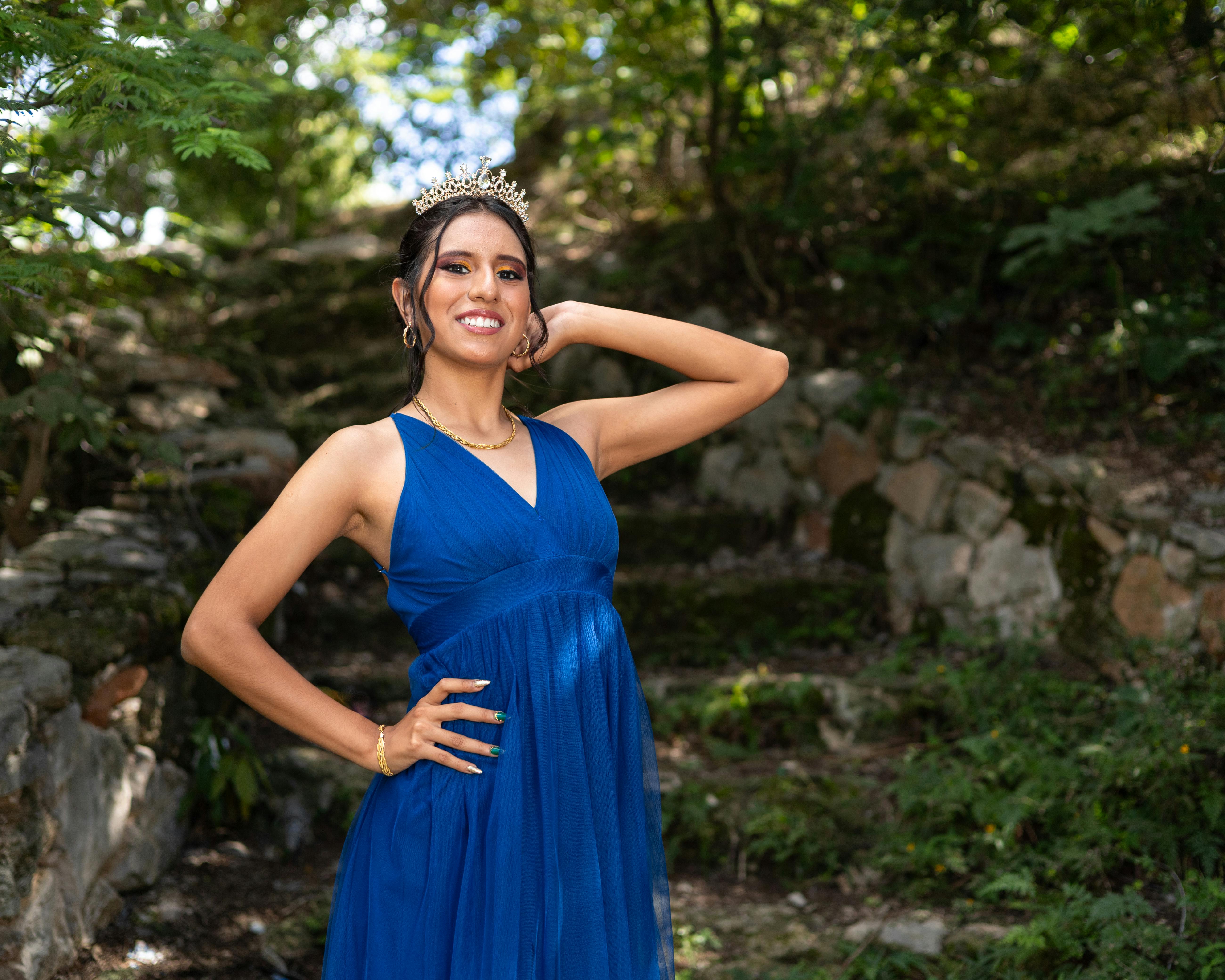 Foto de stock gratuita sobre bosque, corona, de pie, elegancia, fotografía de moda, maqueta, mis ...