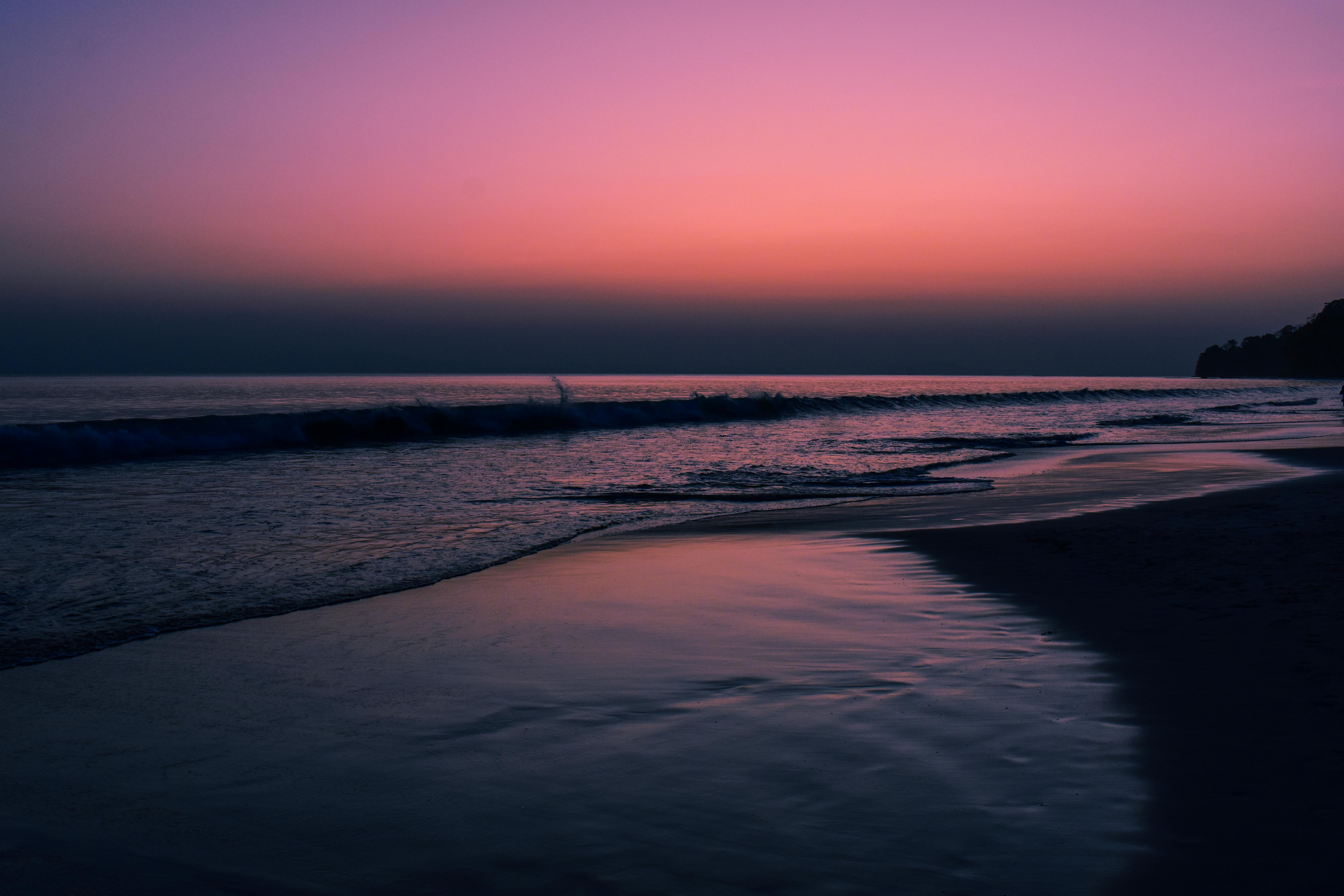 Dark Pink Seascape · Free Stock Photo