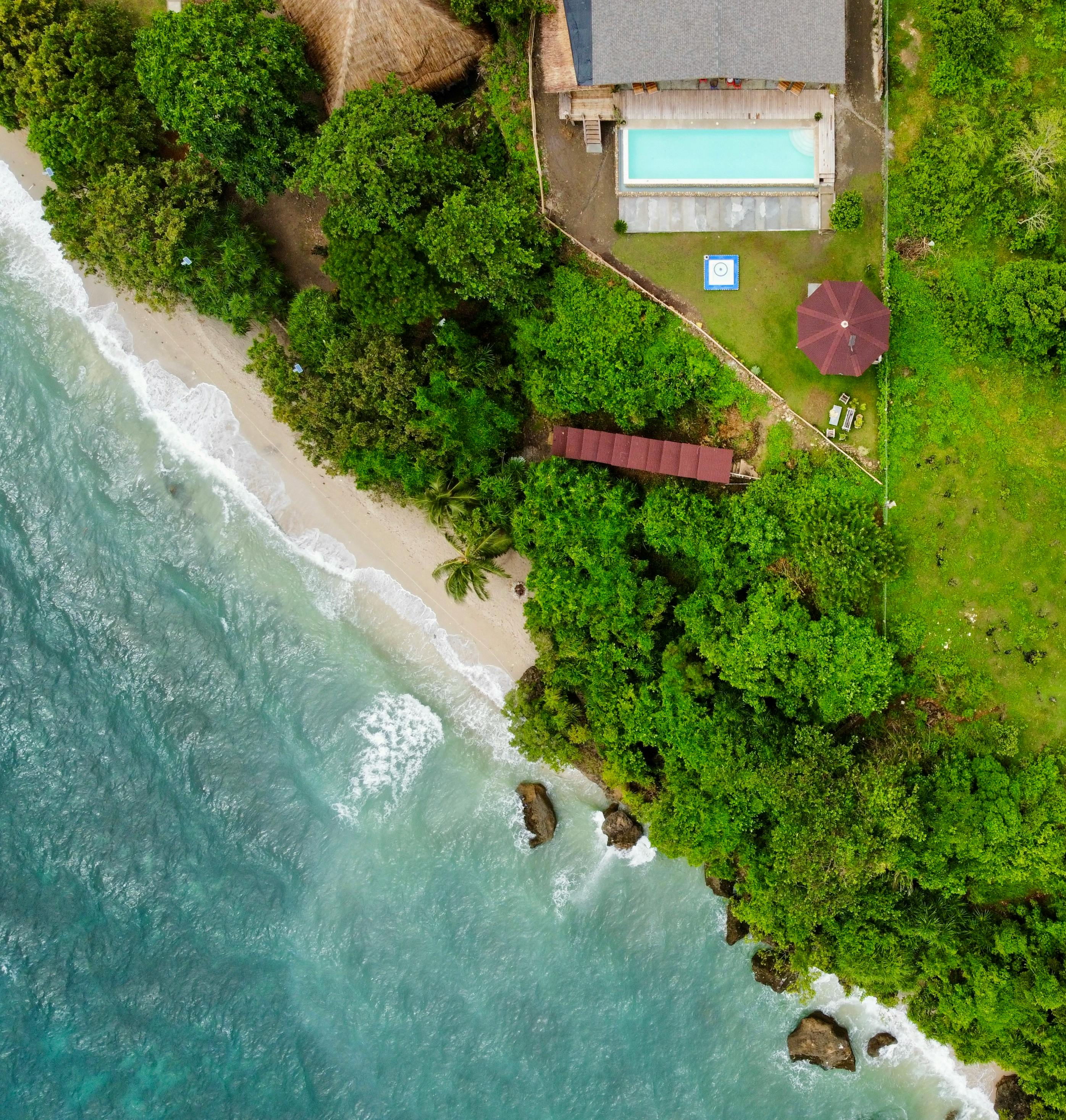 A House on a Seashore · Free Stock Photo