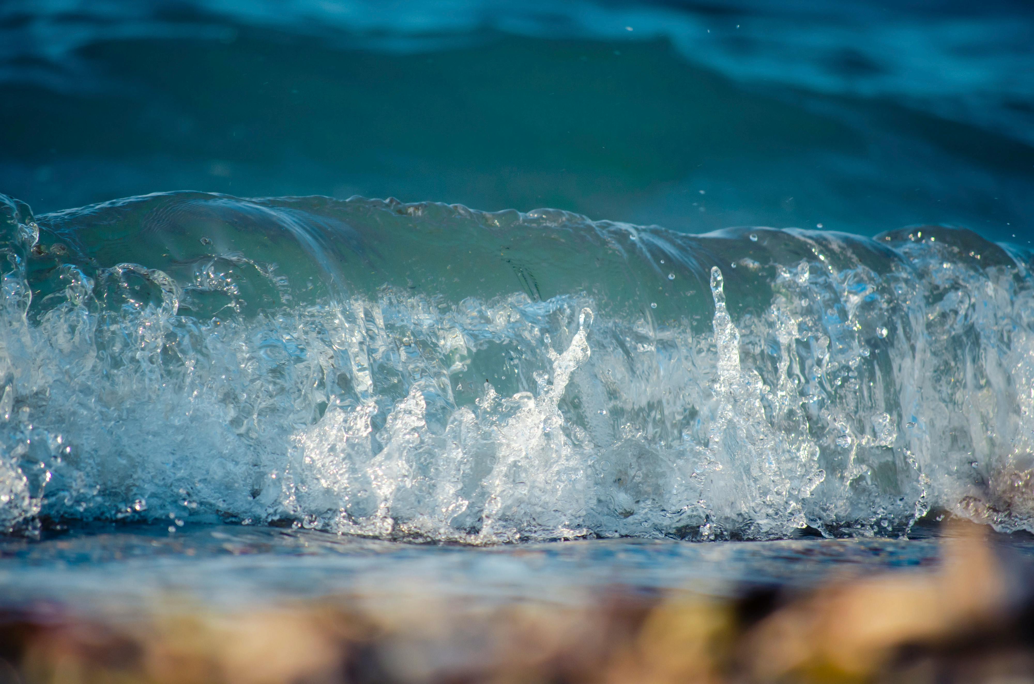 Close-up of Lapping Wave · Free Stock Photo