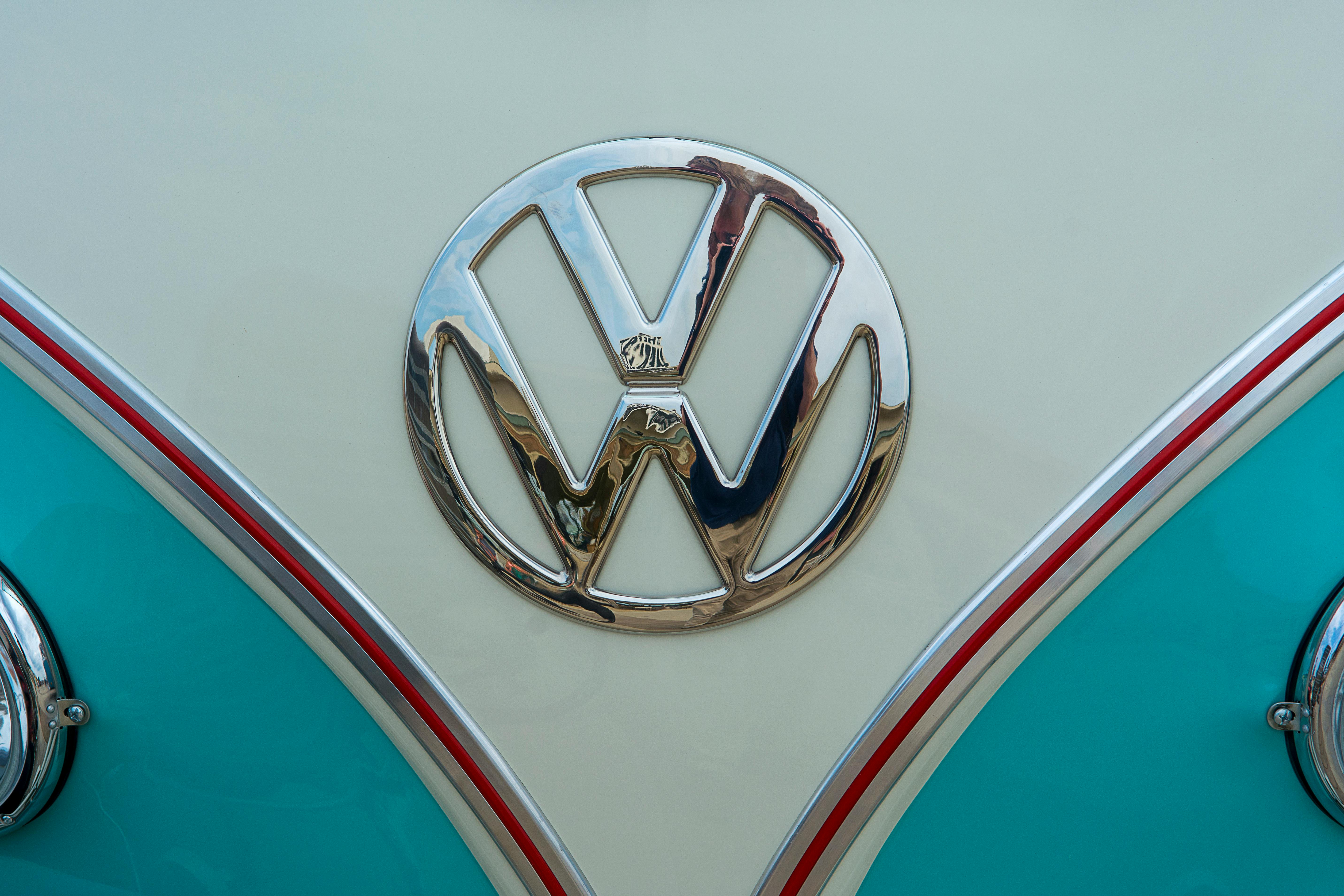 Close-up of the Volkswagen Emblem on a Vintage Van · Free Stock Photo