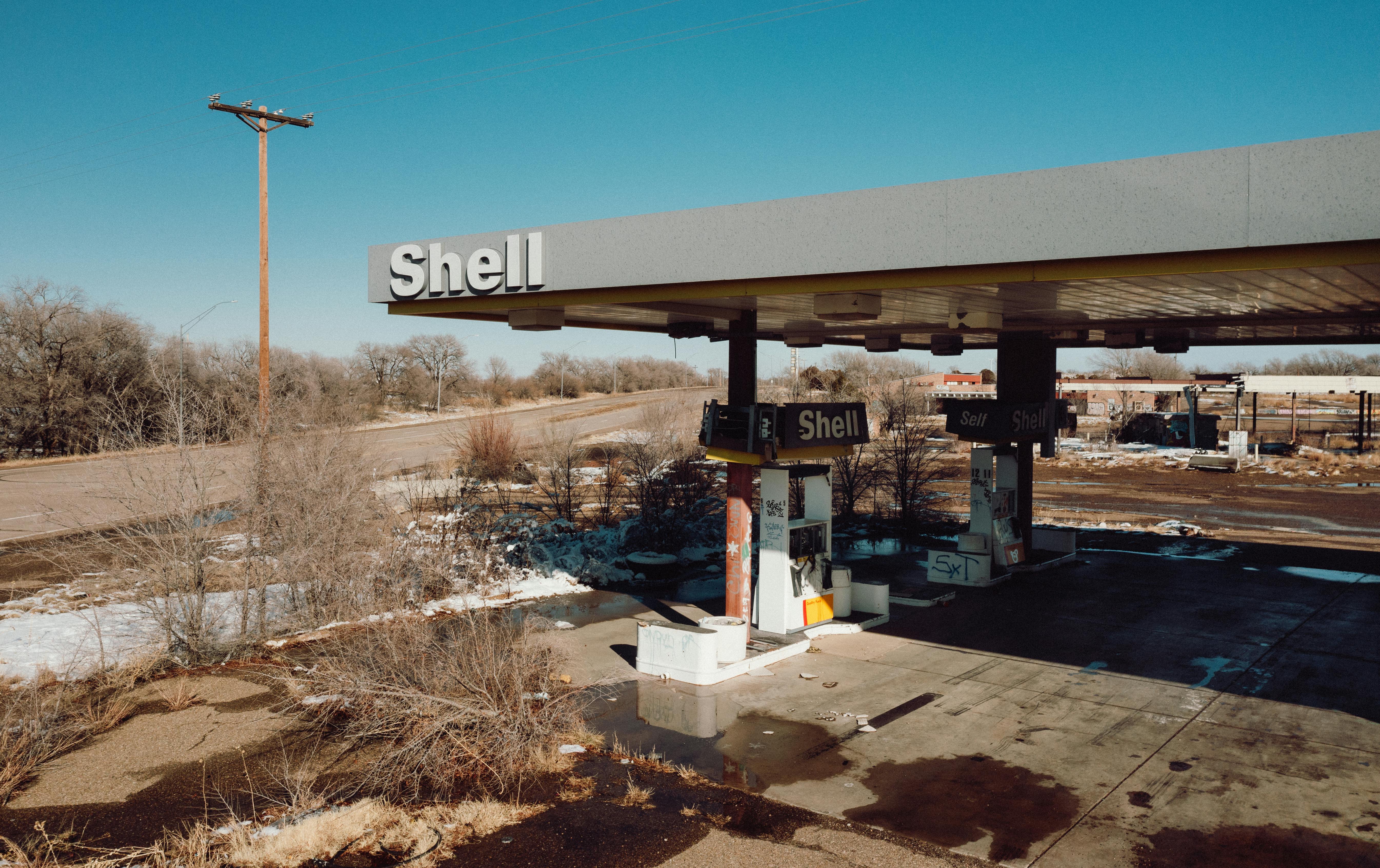 Abandoned Shell Gas Station · Free Stock Photo