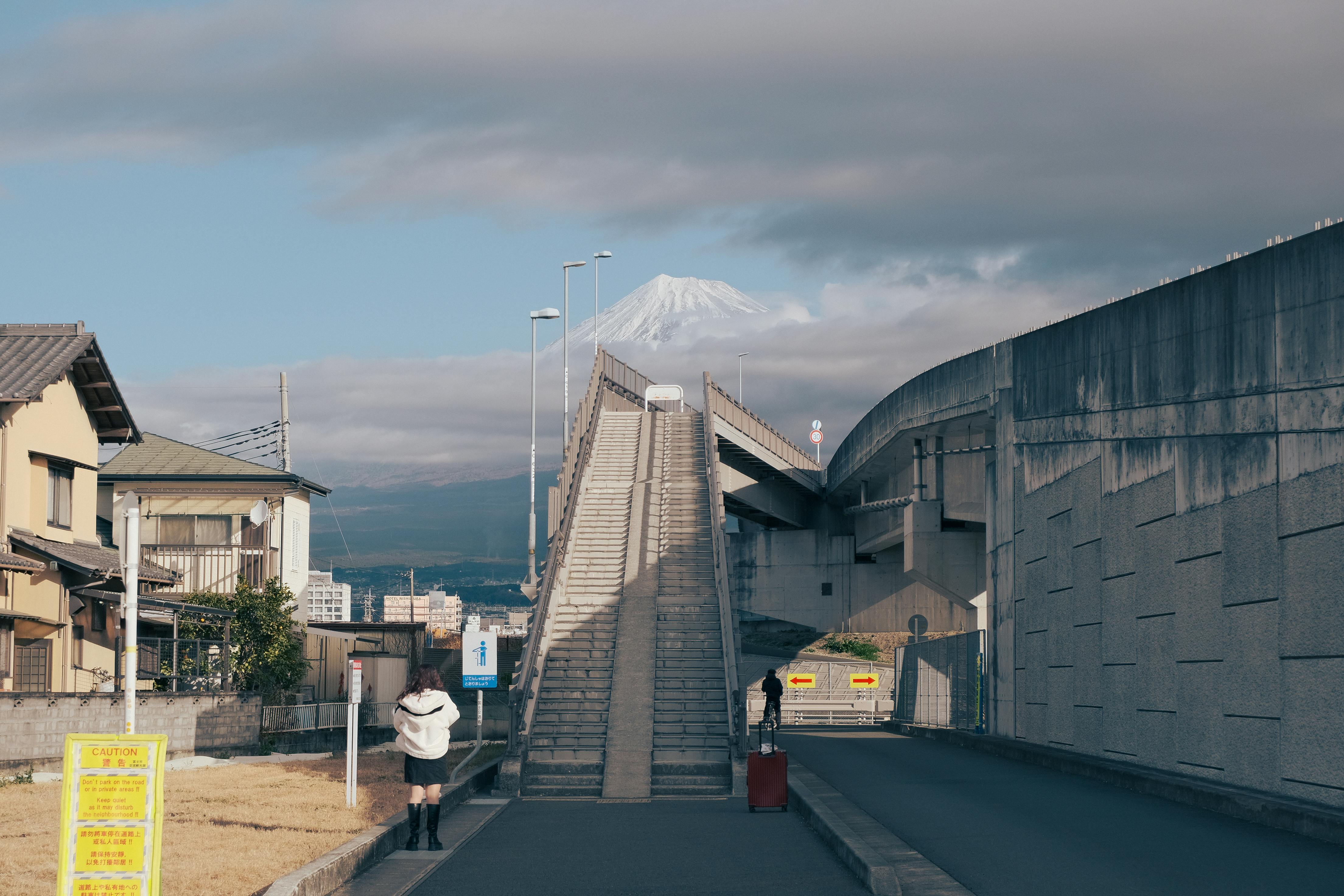 Footbridge with Fuji Mountain behind · Free Stock Photo