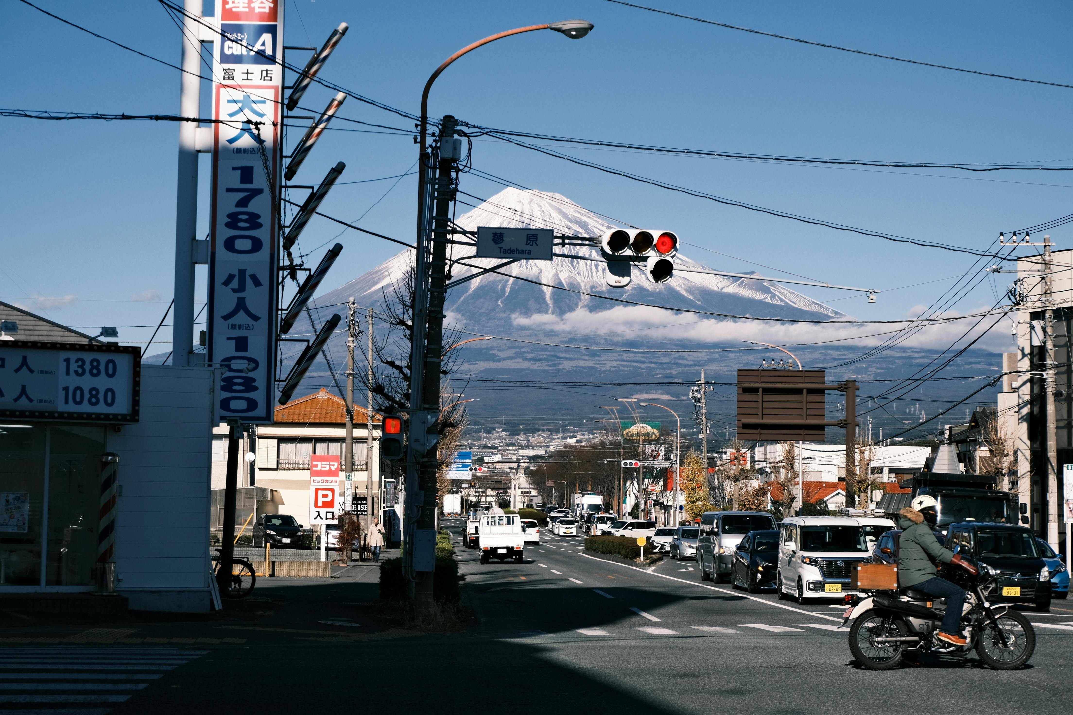 Fuji Mountain behind Street in City · Free Stock Photo