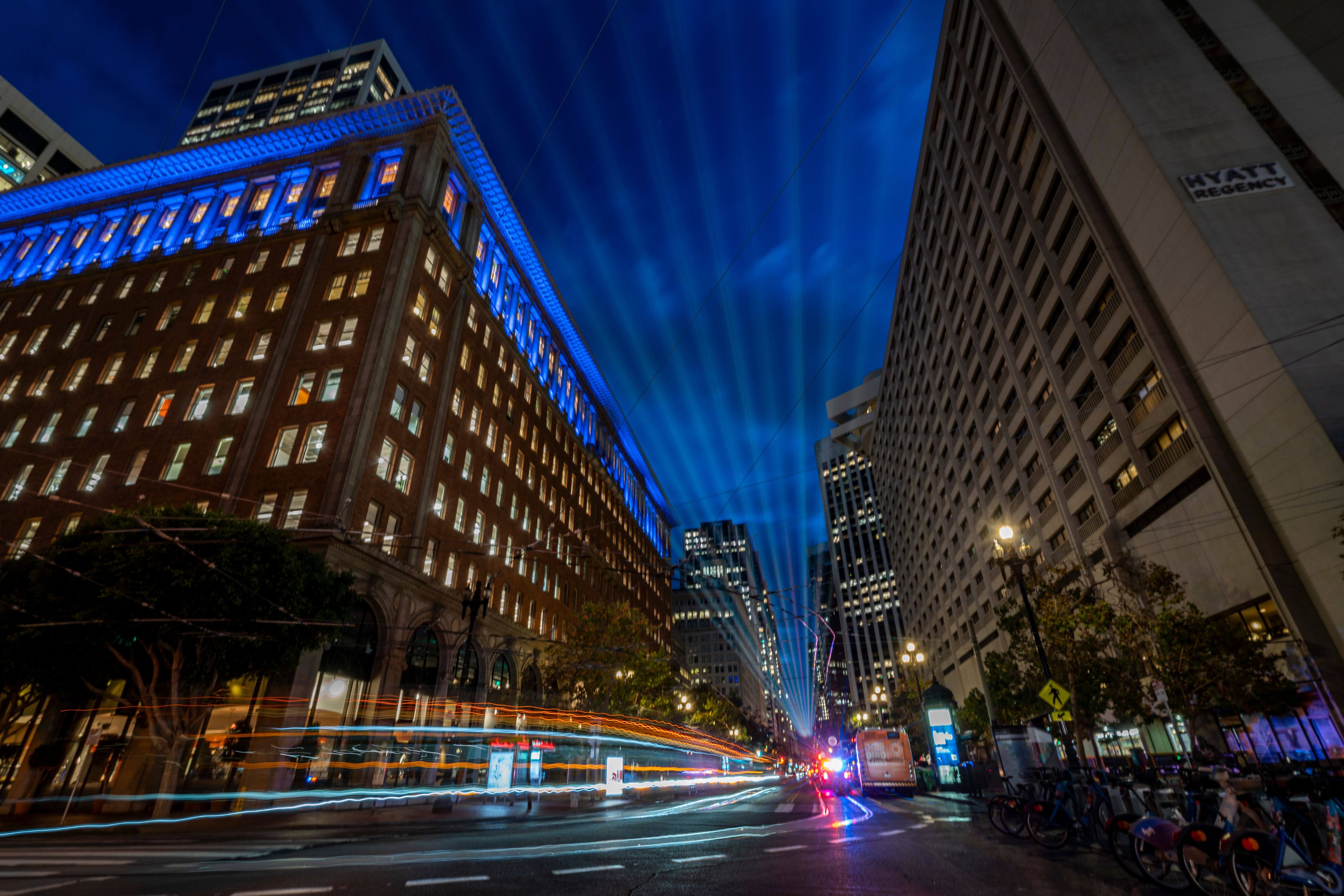 Lights on City Street at Night · Free Stock Photo