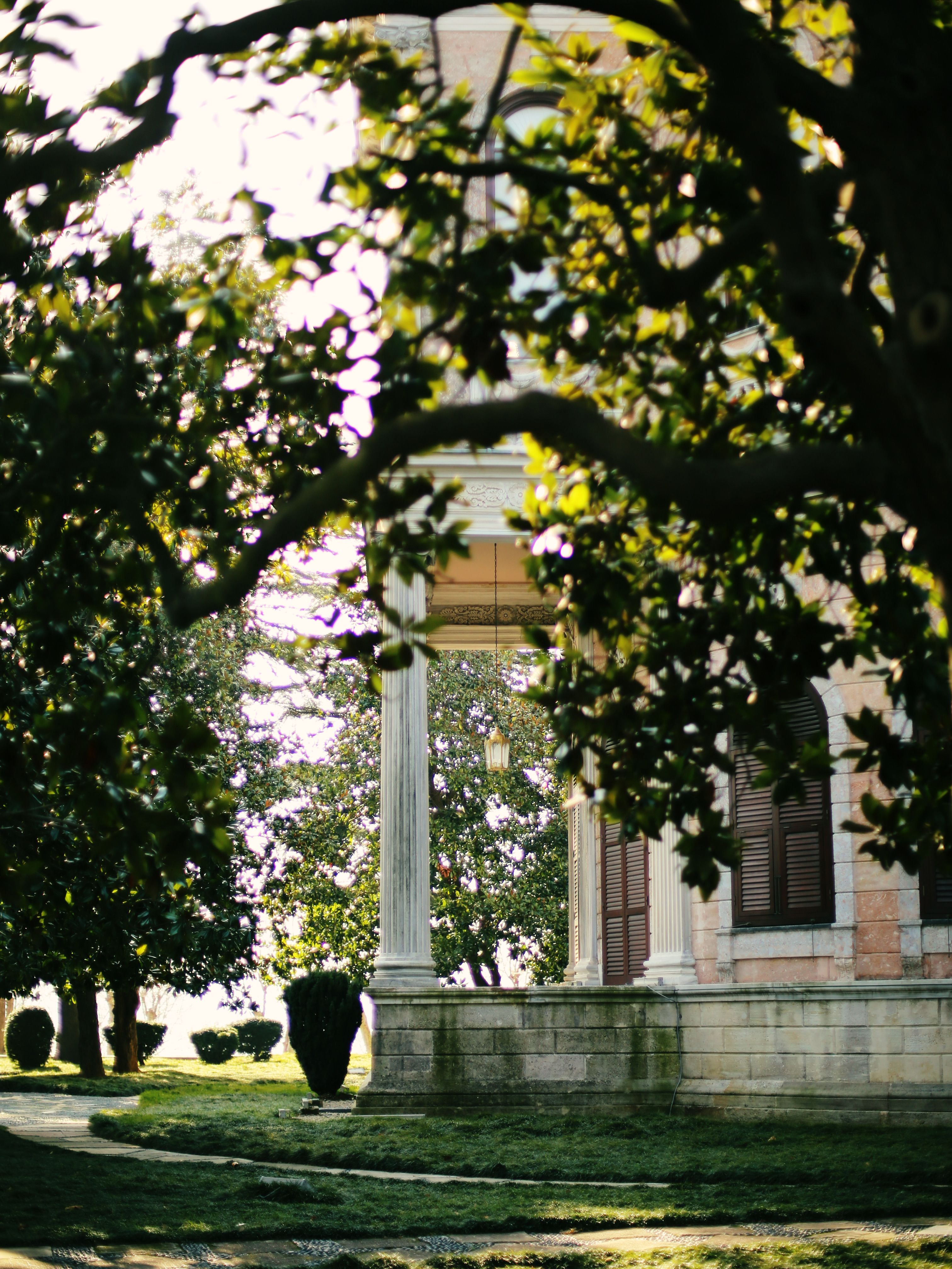 Neoclassical Rural Palace with Yard · Free Stock Photo
