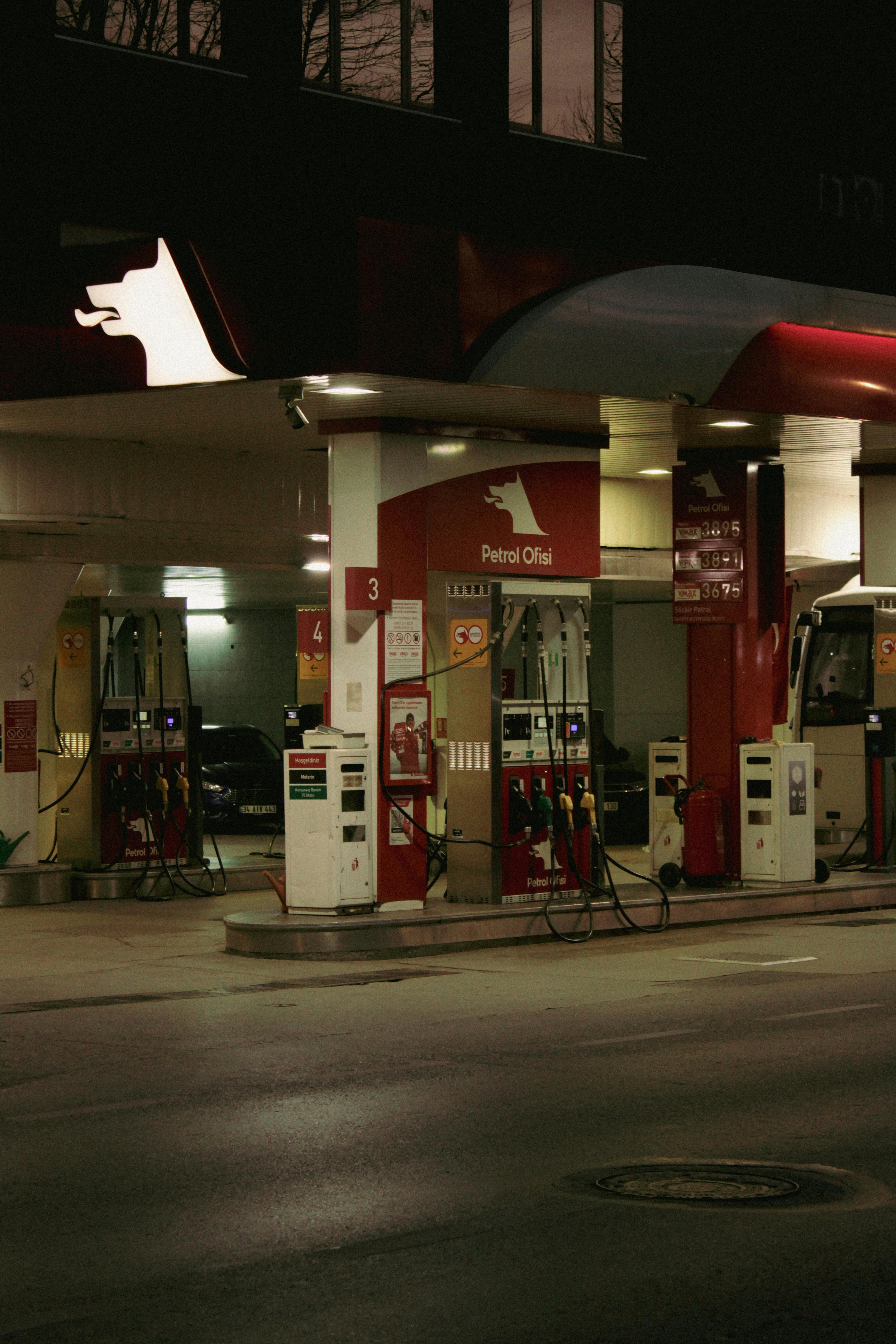 Shell Fuel Station · Free Stock Photo