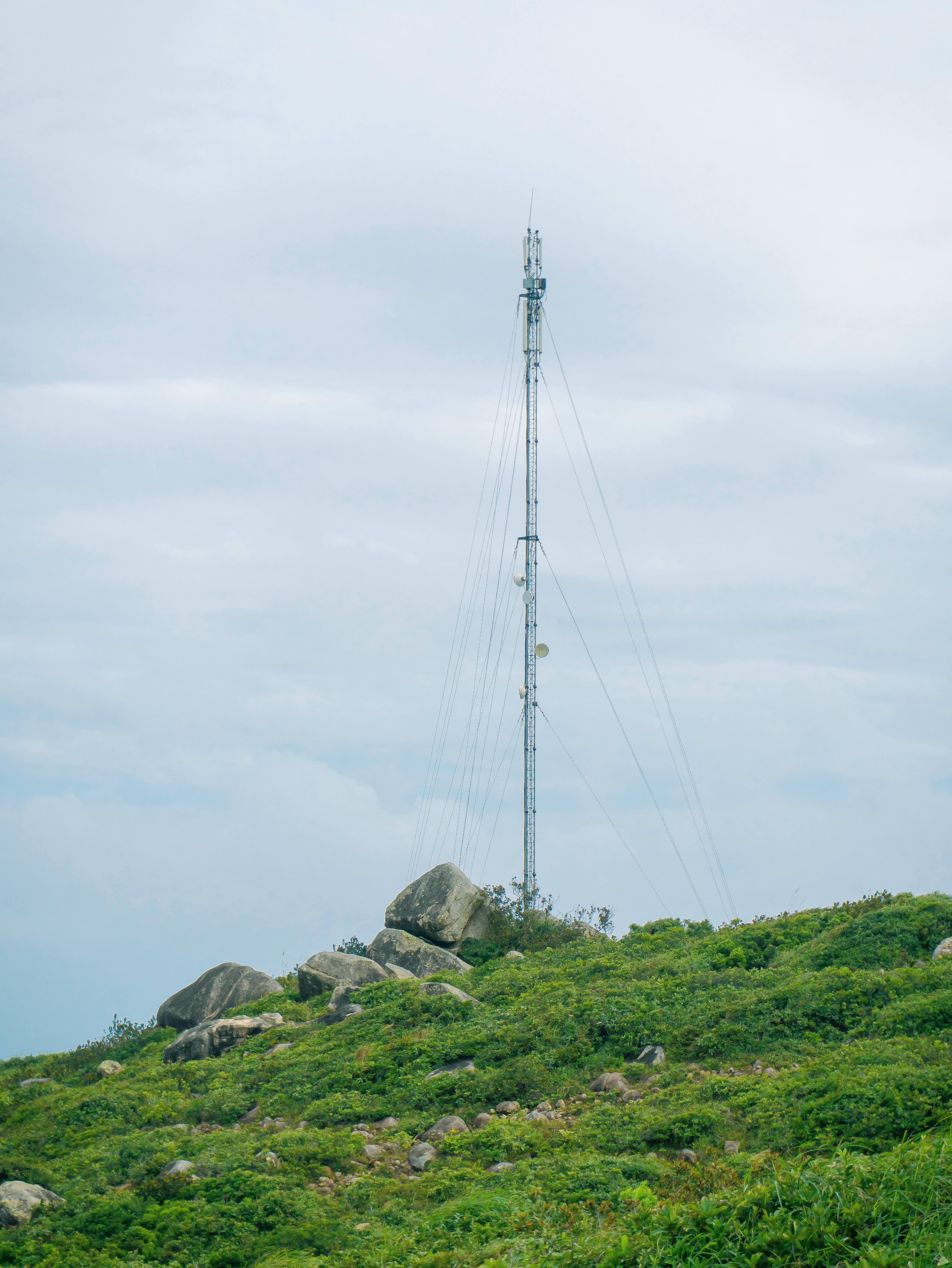 Antenna on Hill · Free Stock Photo