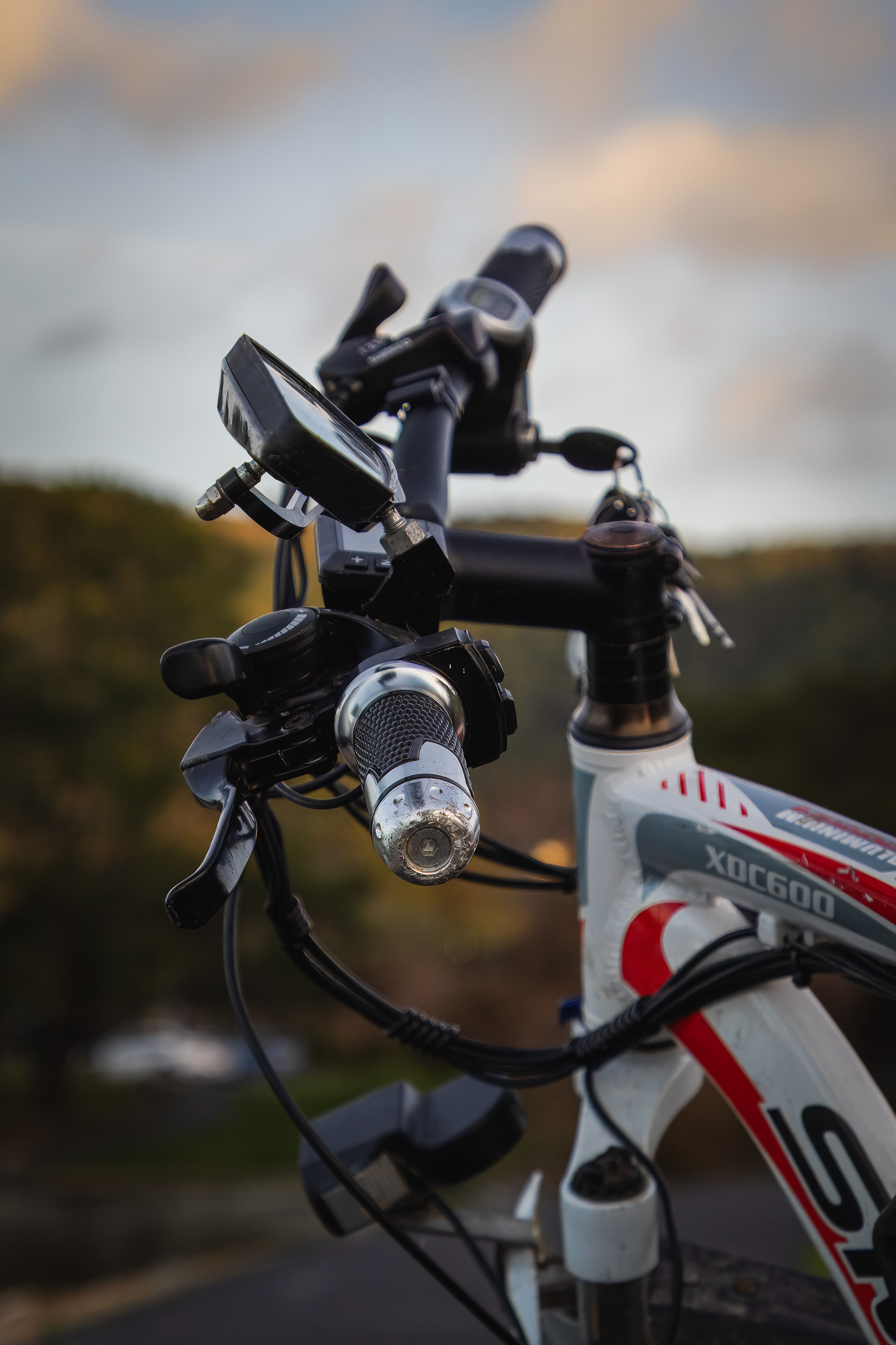 Close Up of Bicycle Handlebars Outdoors · Free Stock Photo