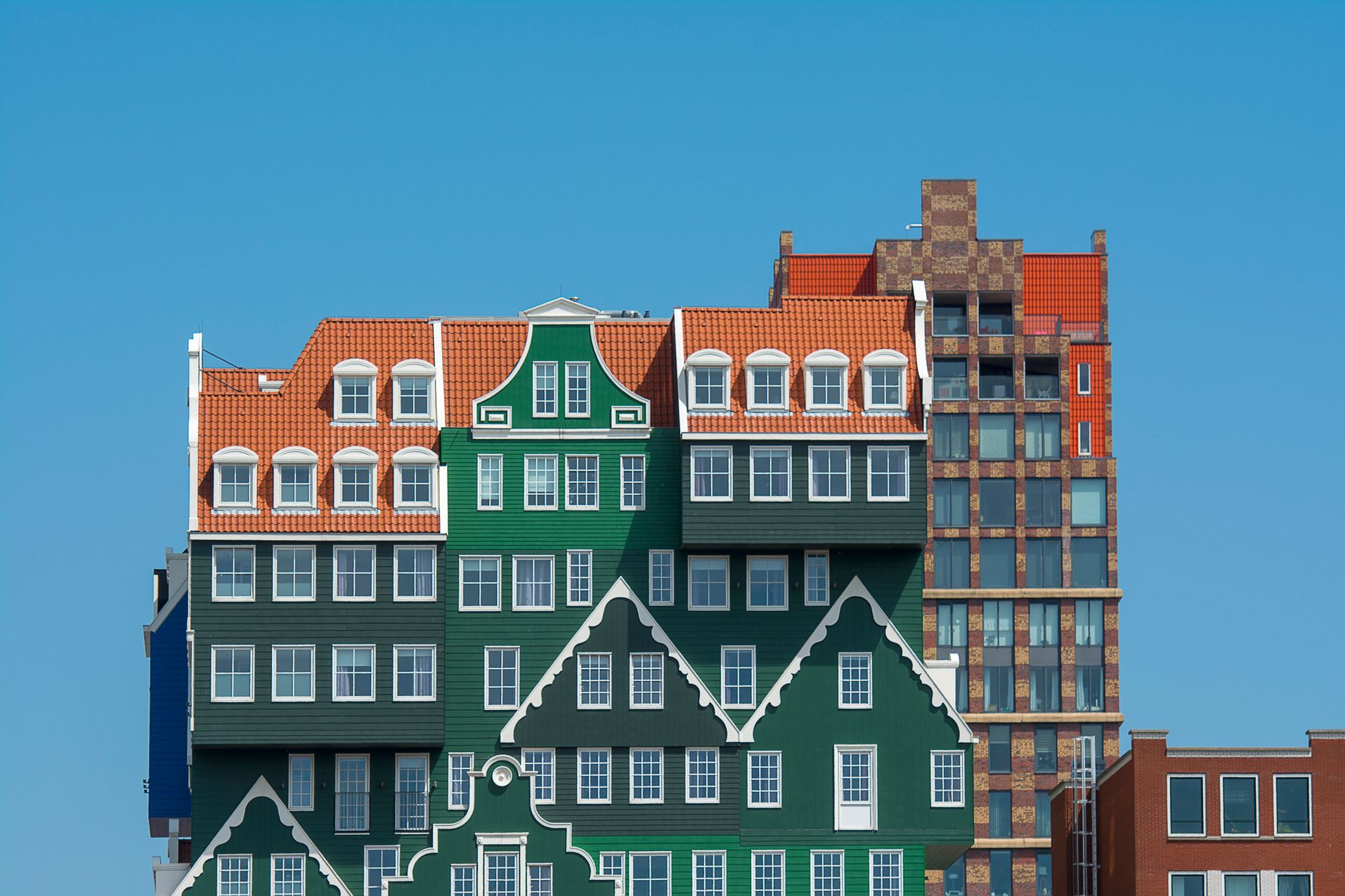 Dutch Hip Roof: Benefits and Simple Design Ideas