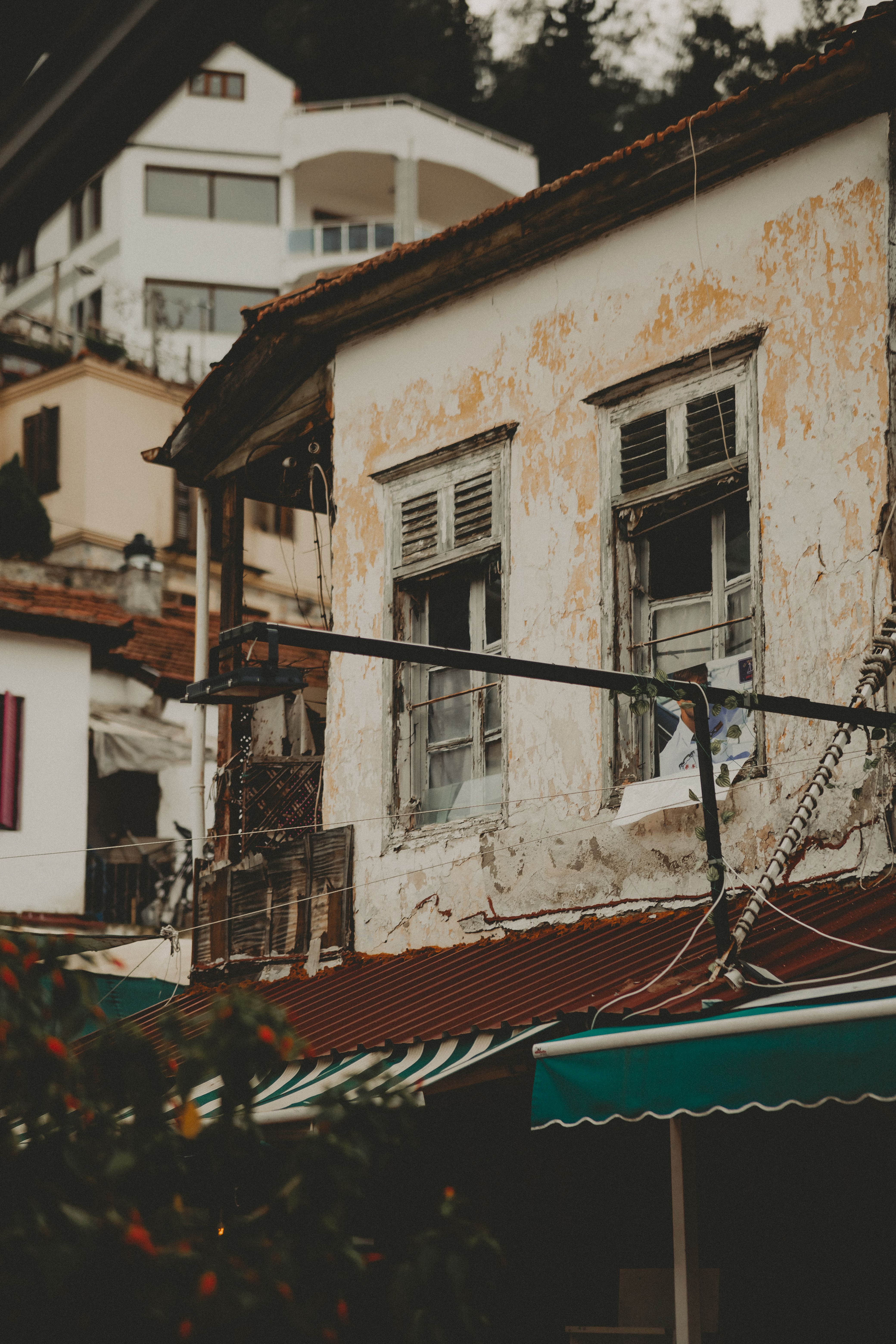 Damaged Building Wall in Town · Free Stock Photo