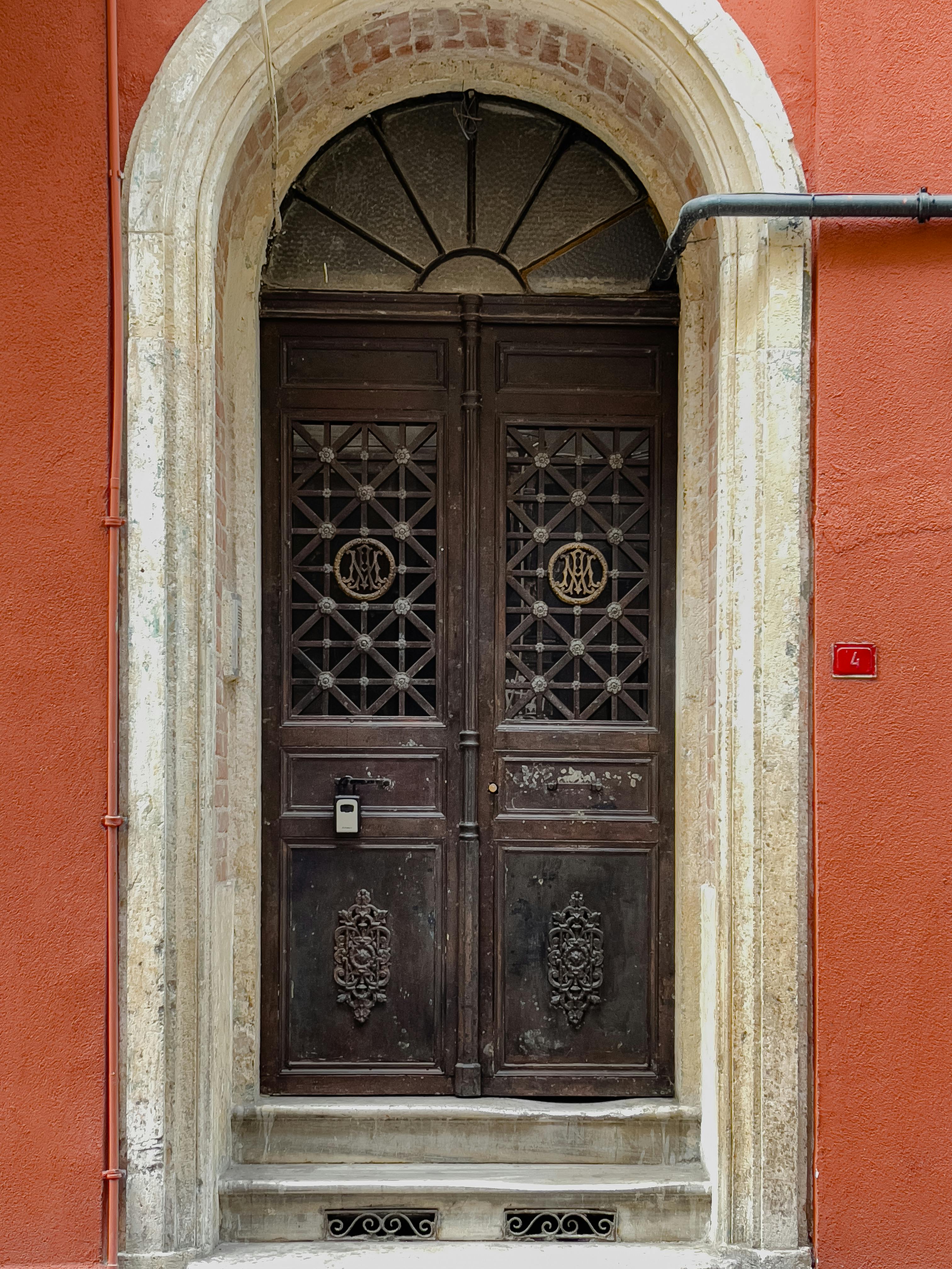 Bahrain Door Photos, Download The BEST Free Bahrain Door Stock Photos ...