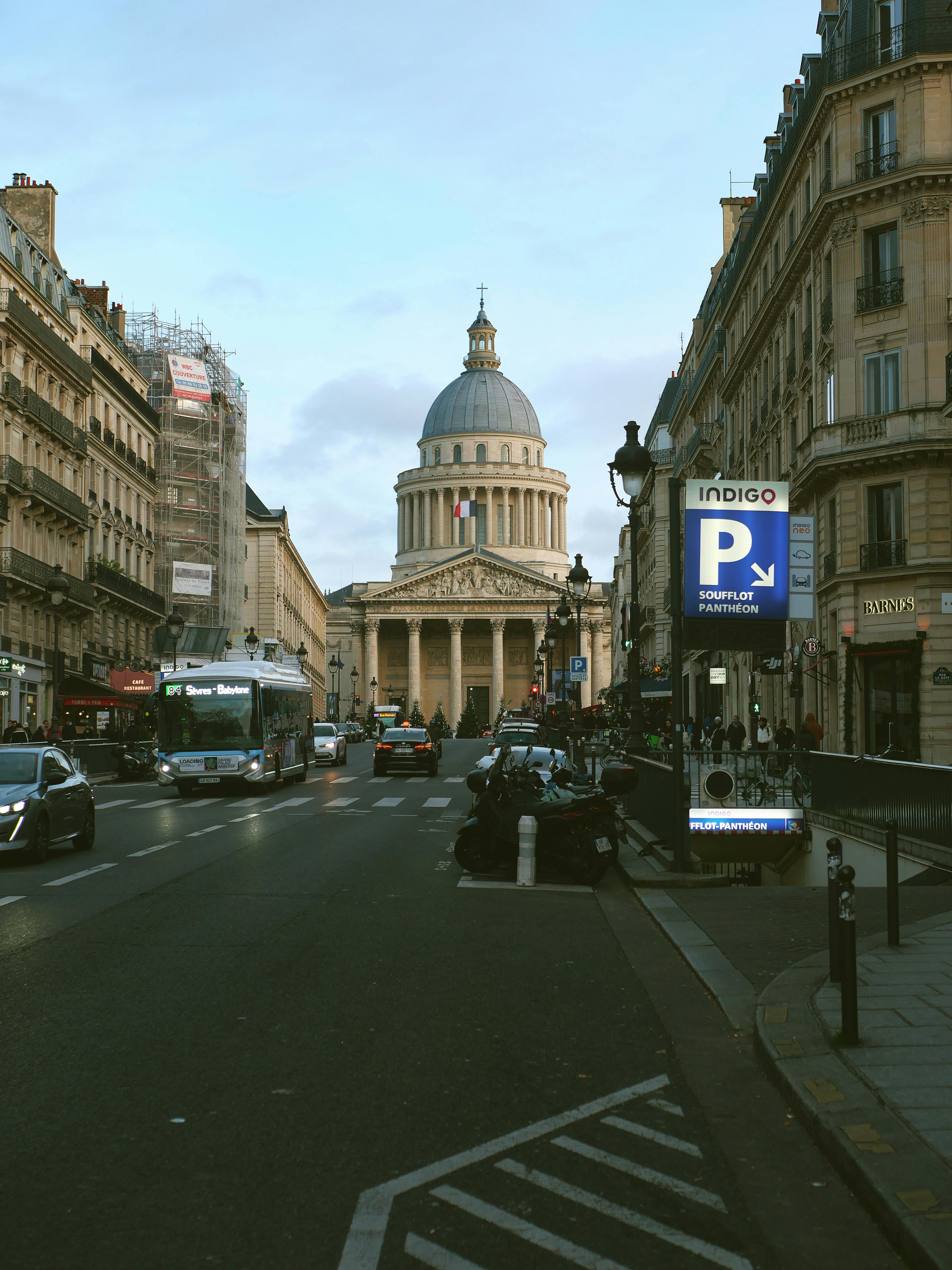 Neoclassicist Pantheon Mausoleum in Paris · Free Stock Photo