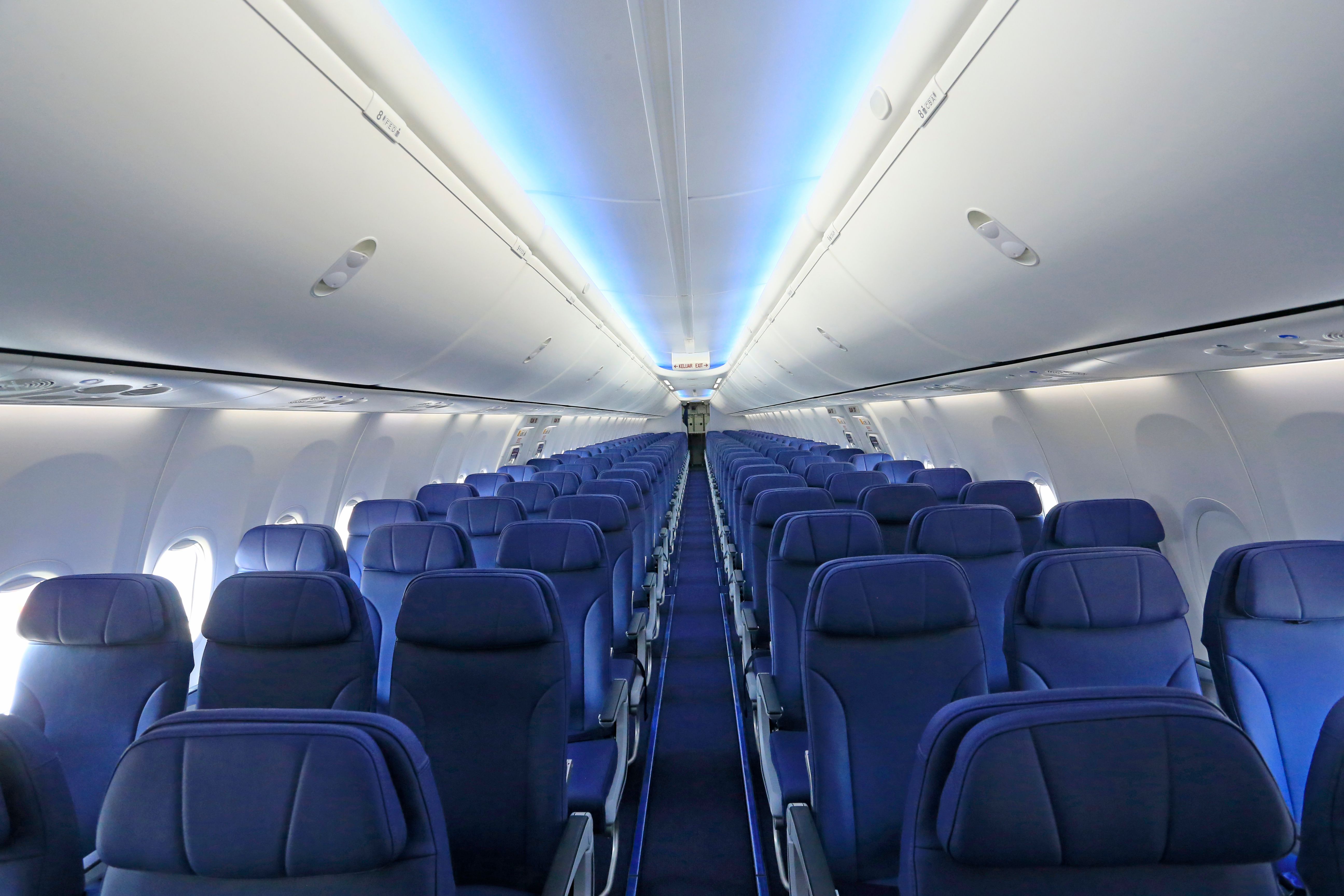 Foto de stock gratuita sobre aeronave, asientos, aviación, avión, azul ...