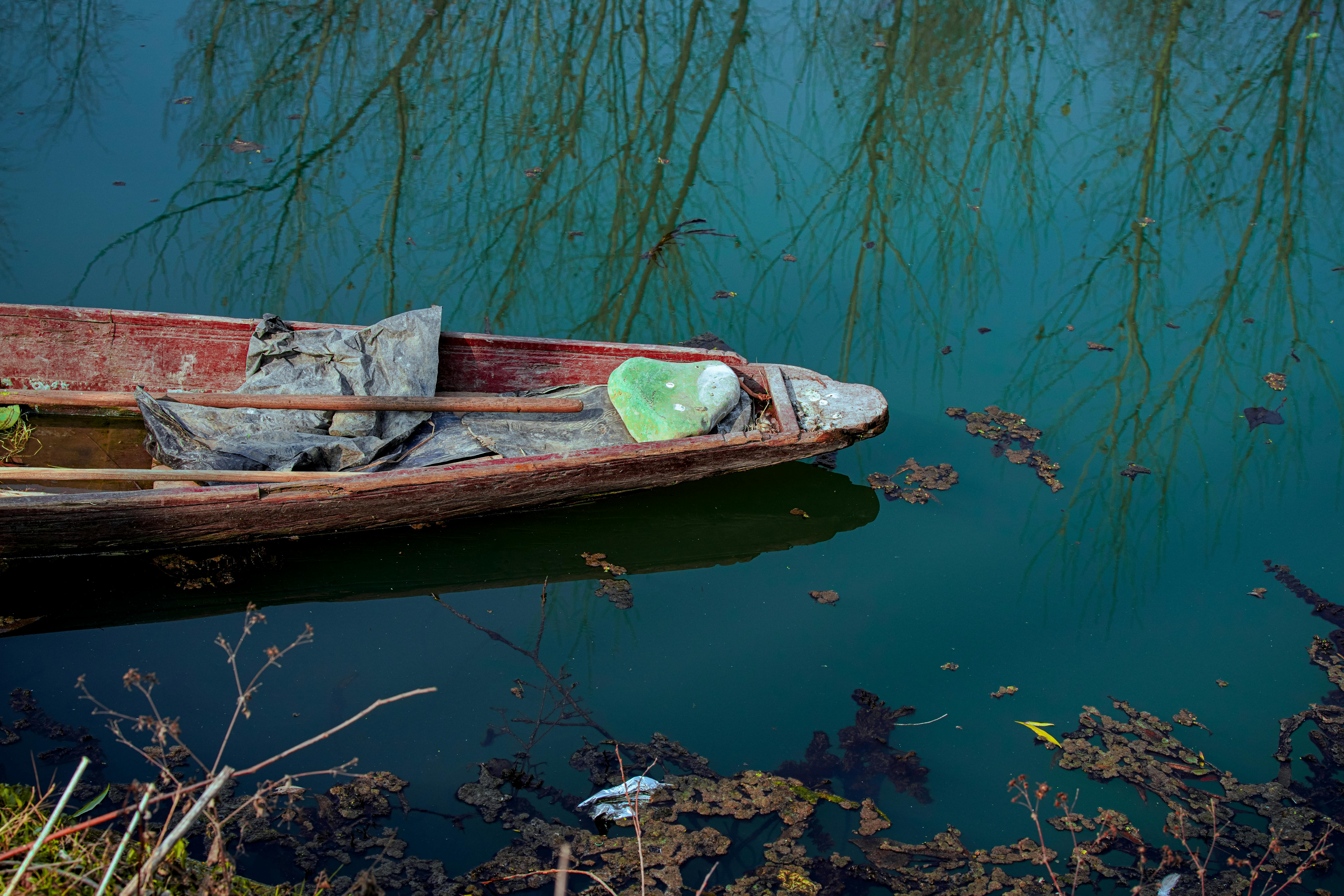 Wooden Boat in a River · Free Stock Photo