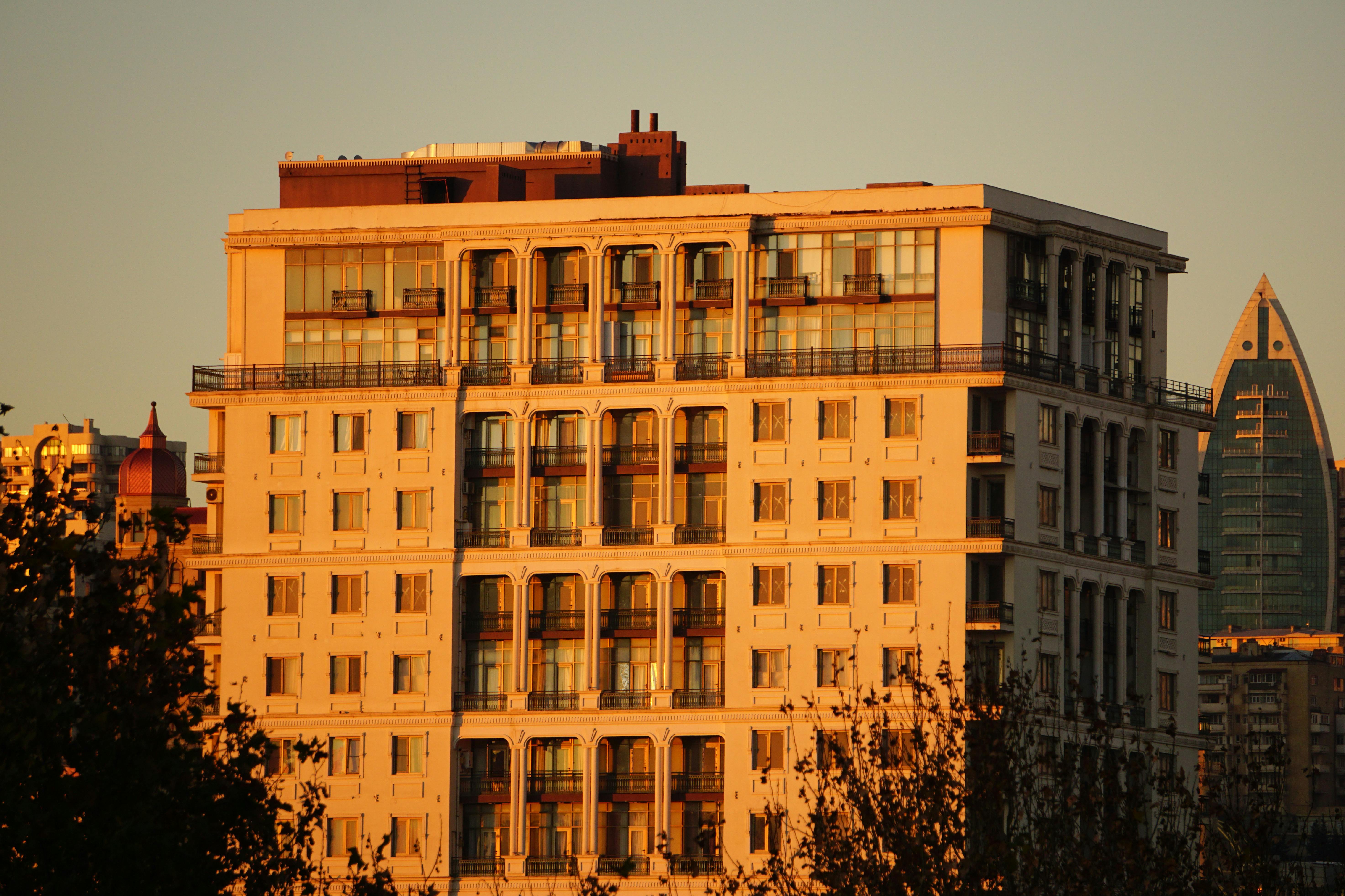 White and Brown City Buildings · Free Stock Photo