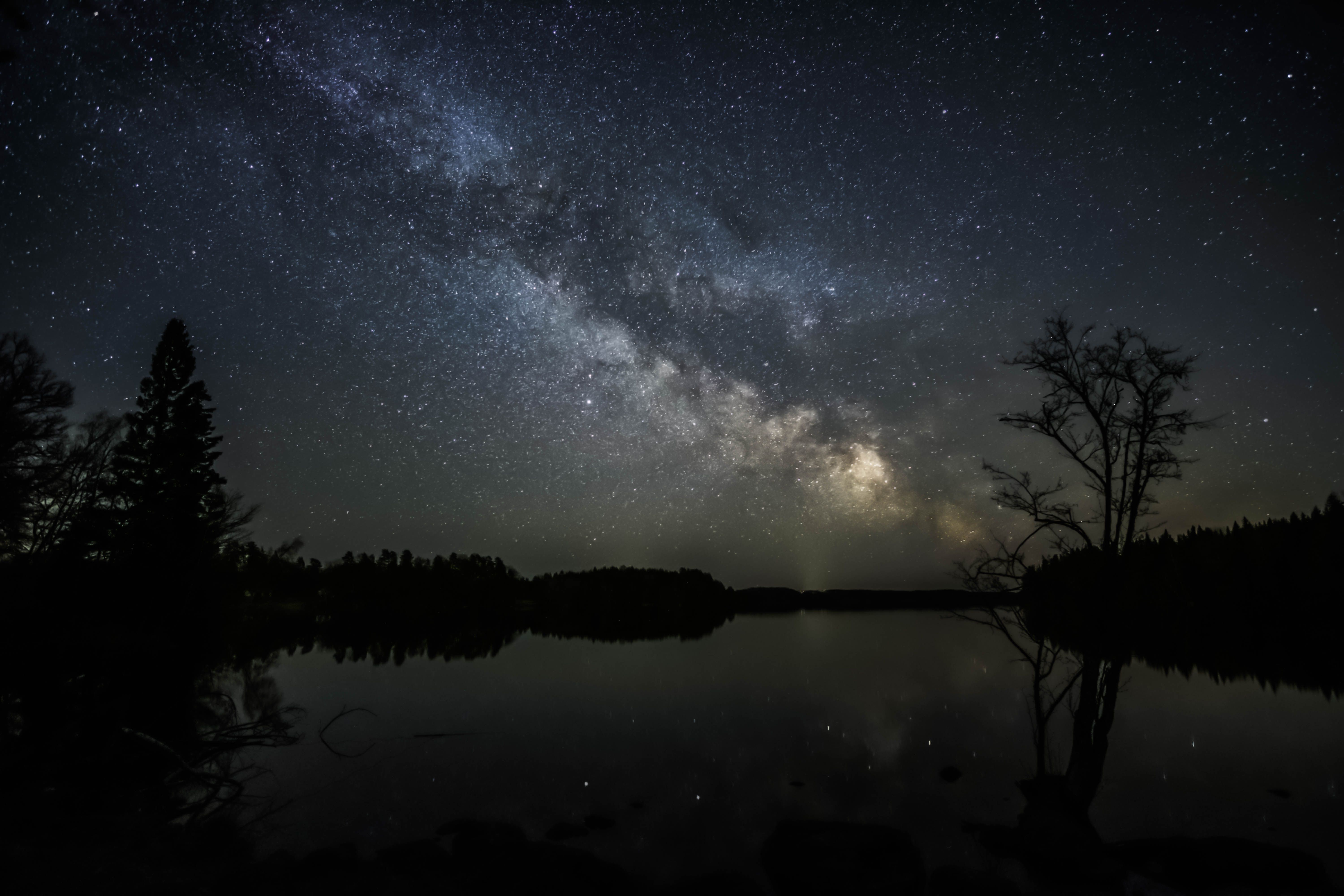 A River at Night · Free Stock Photo